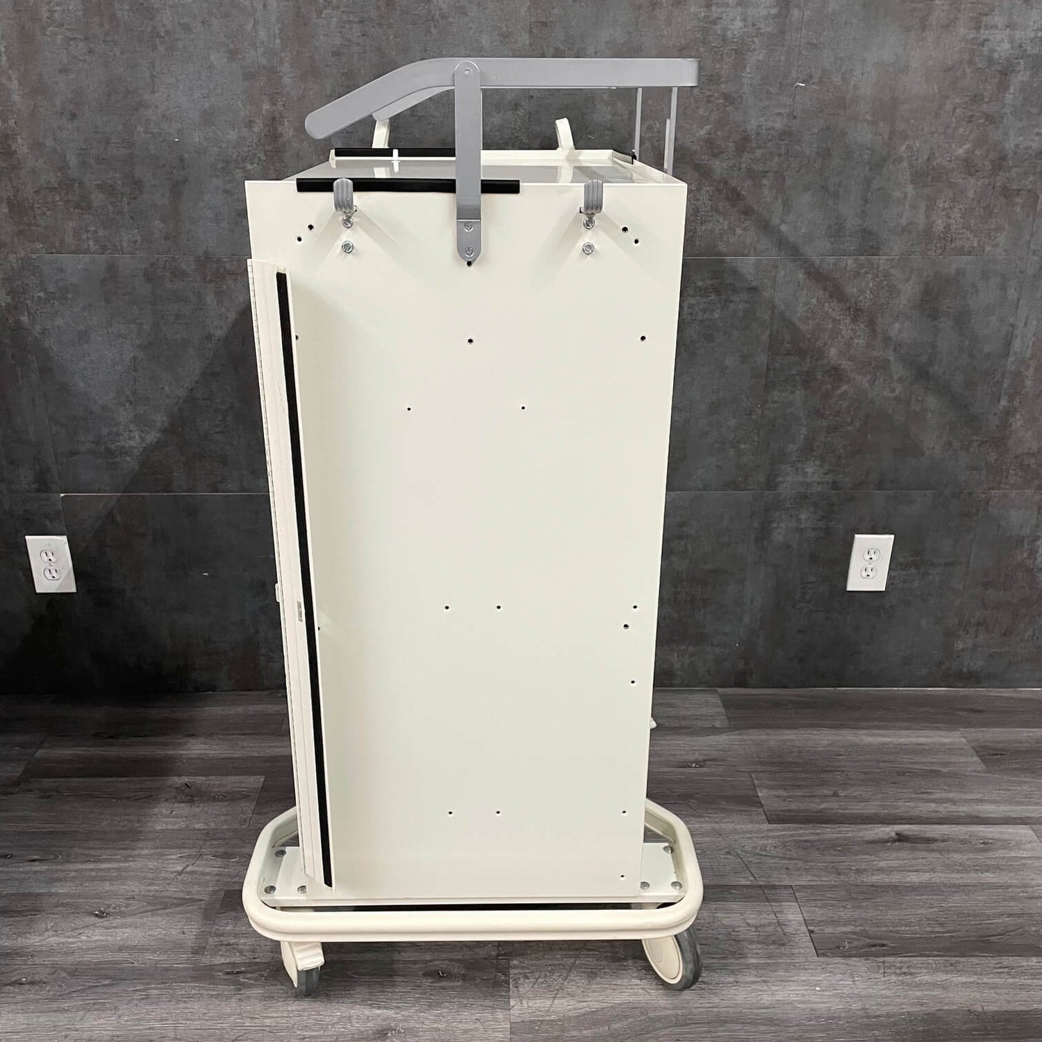 Armstrong Medical A-Smart crash Cart - – Angelus Medical and Optical