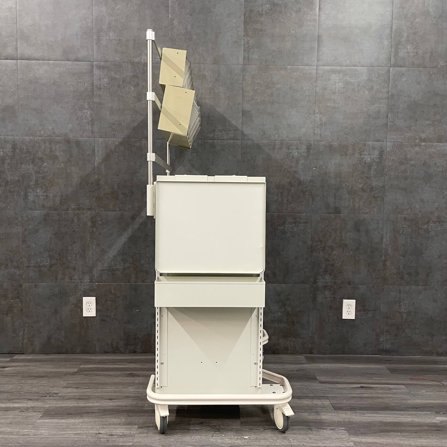 Armstrong Medical Crash Cart W touchpad – Angelus Medical and Optical