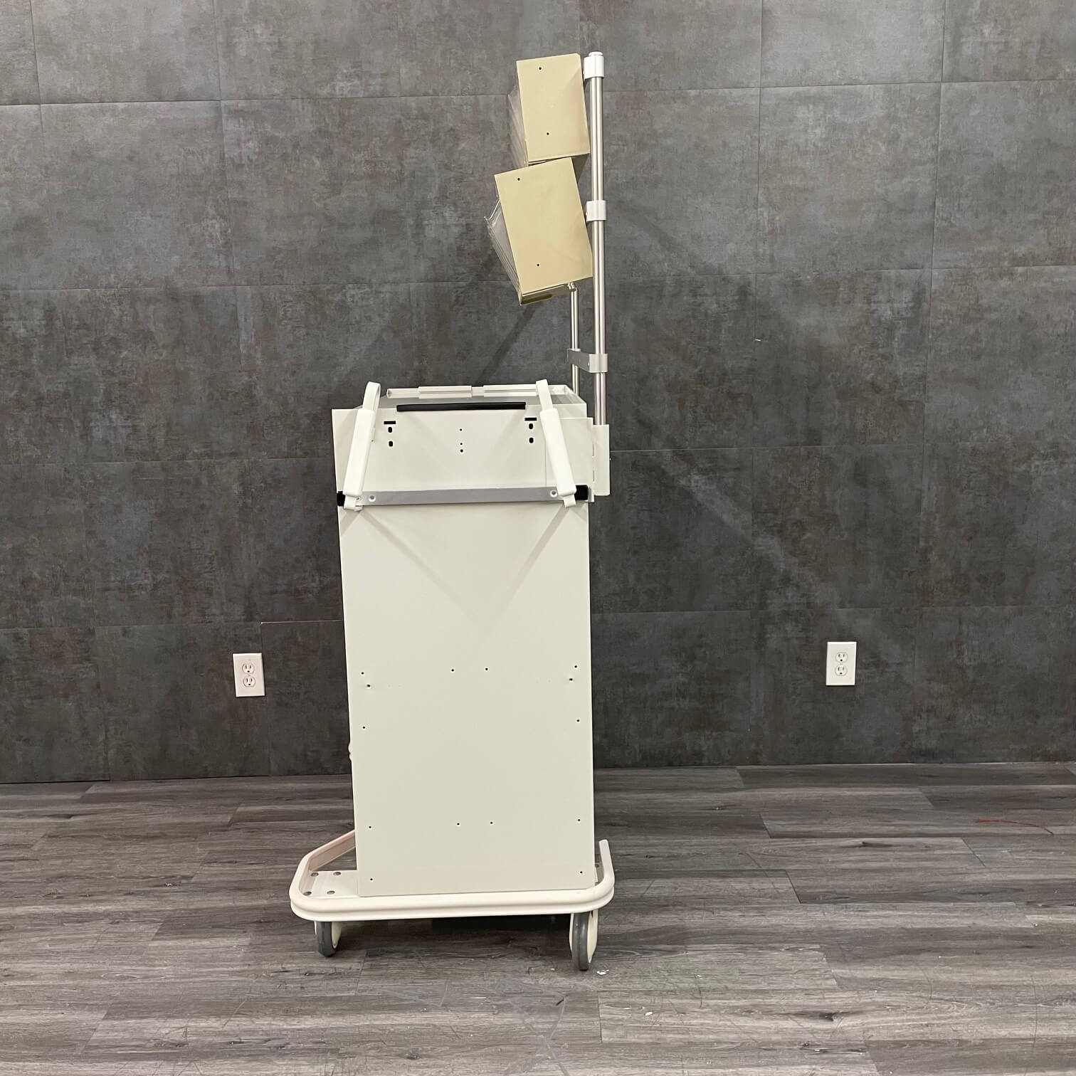 Armstrong Medical Crash Cart W touchpad – Angelus Medical and Optical