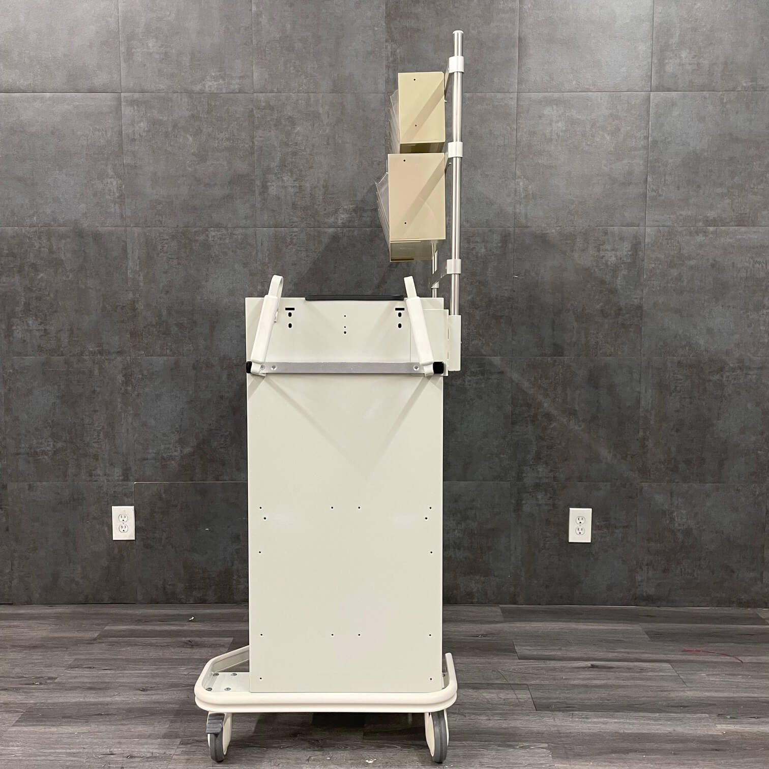 Armstrong Medical Crash Cart W touchpad – Angelus Medical and Optical