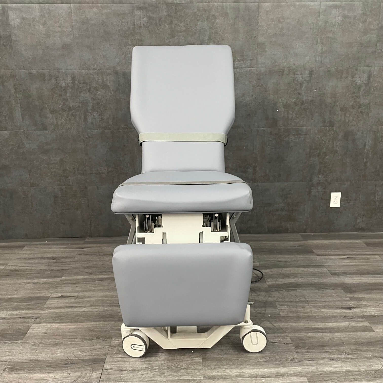 Biodex Ultra Pro 056-694 Medical Treatment Table with Stirrups ...