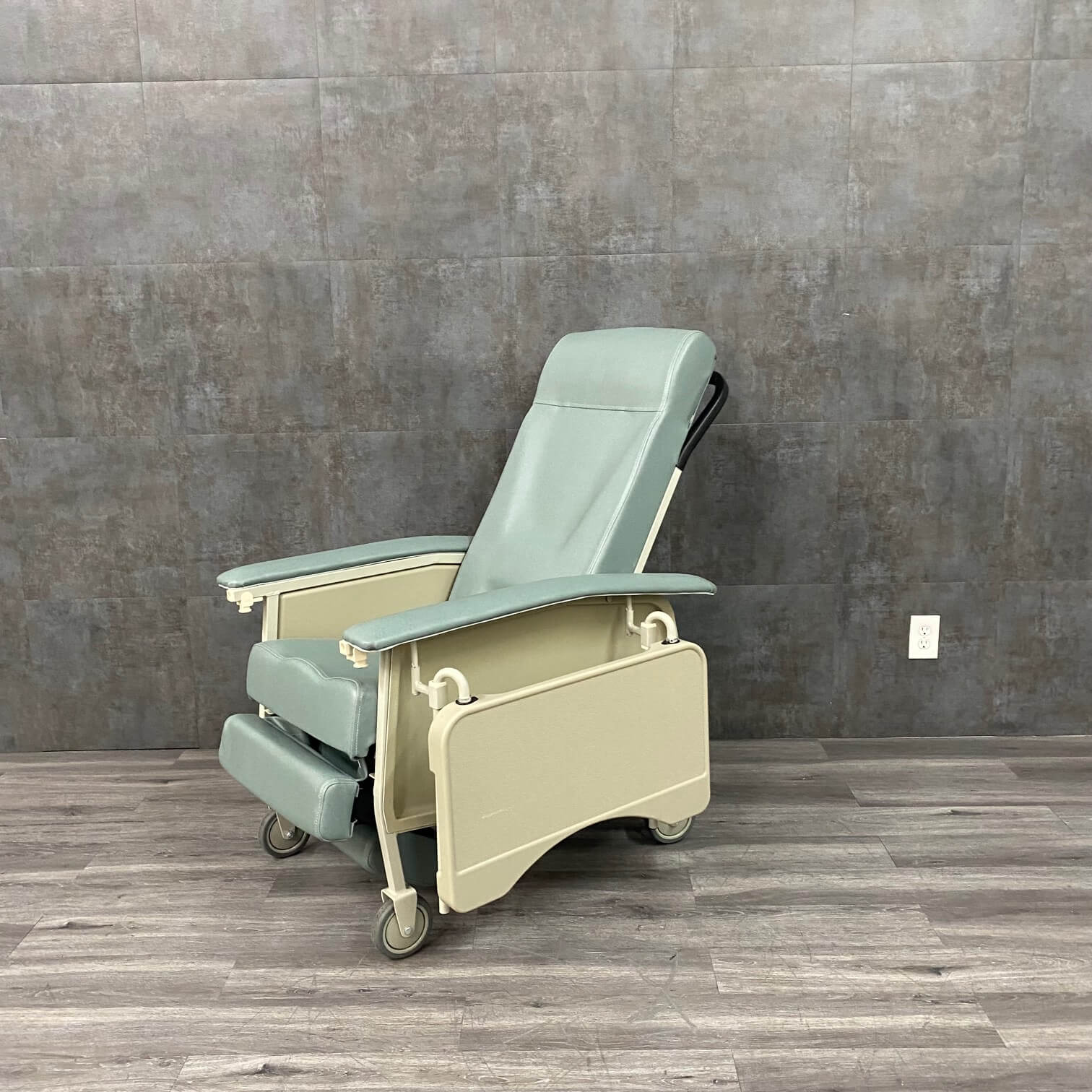 Invacare Deluxe 3 Position Recliner