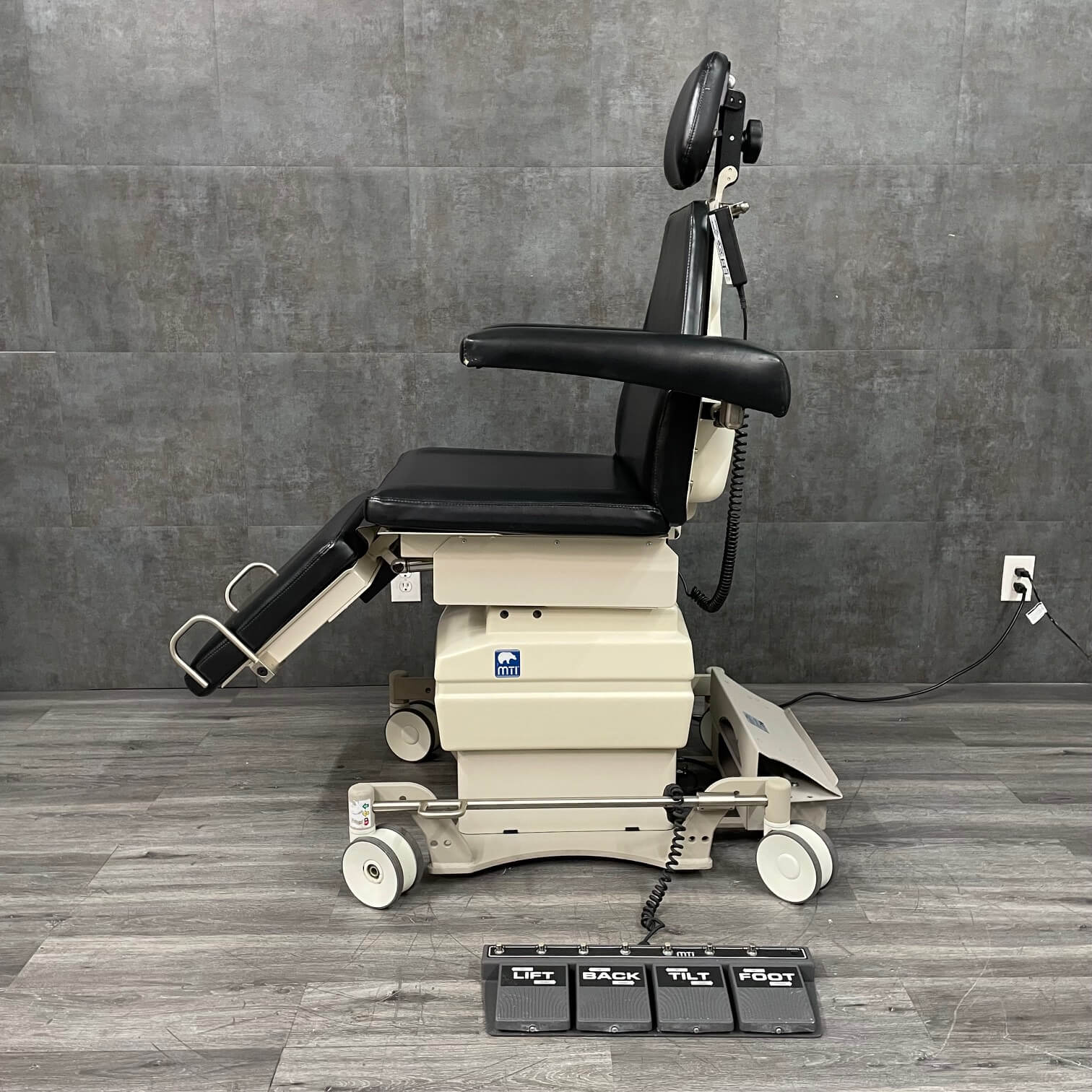 MTI 440L Motorized Chair | Pre-Op, Surgery & Recovery Stretcher for ...