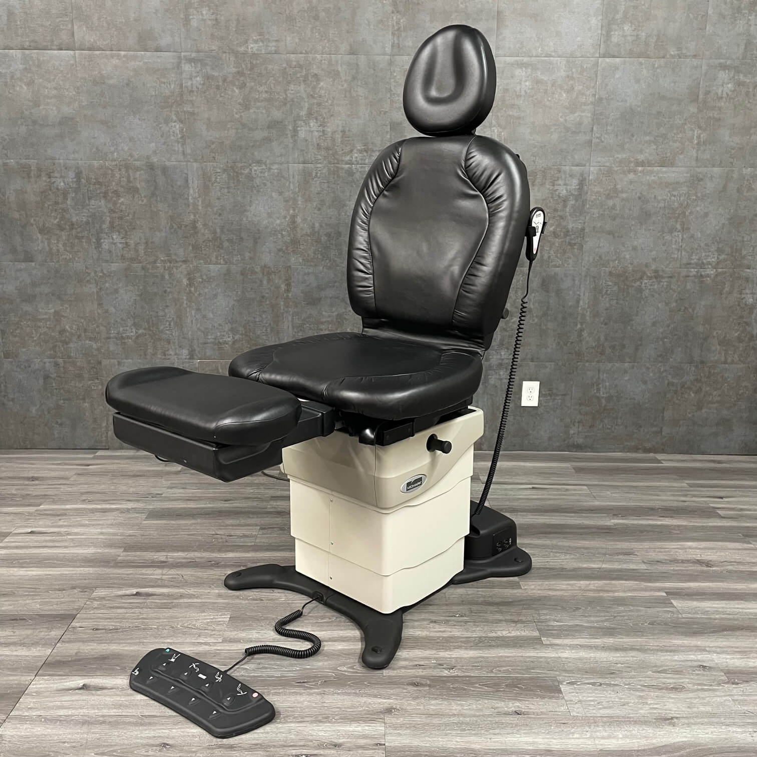 Midmark 630 HUMANFORM Procedure Chair