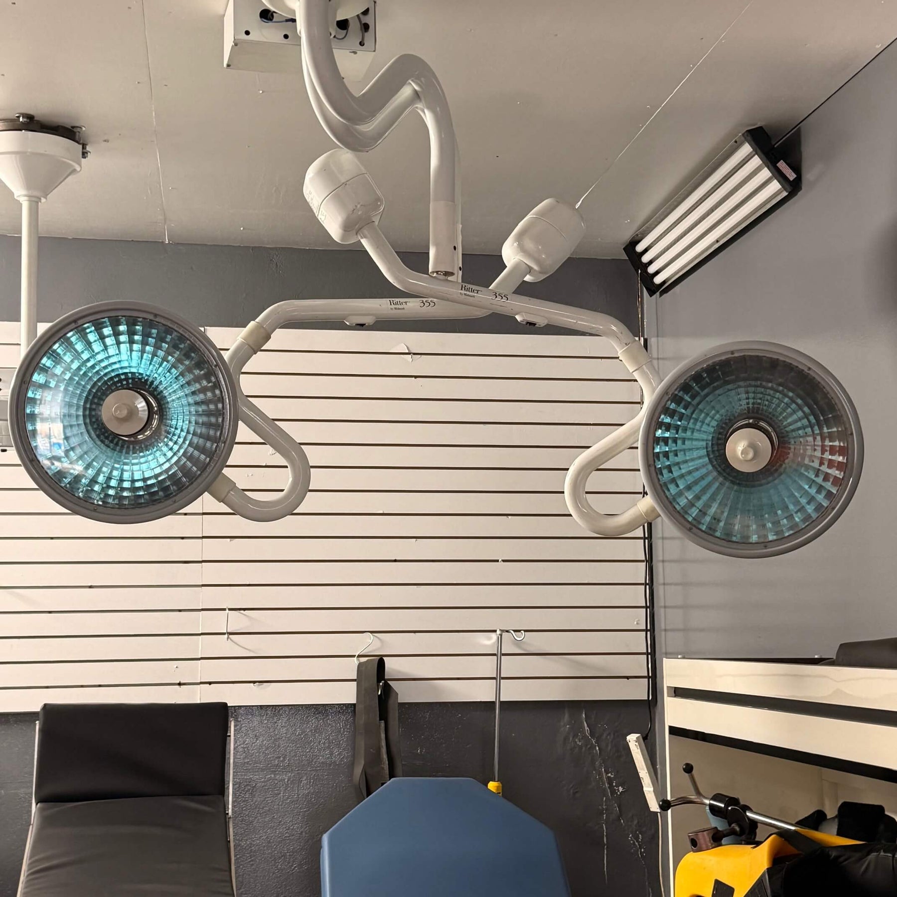 Ritter 355 Dual Surgical Light - Ceiling Mount