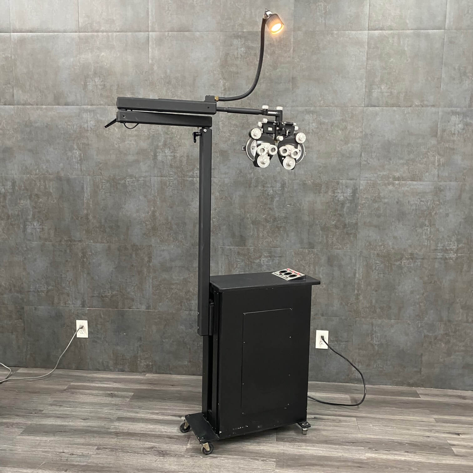 Mobile Phoropter Stand w Adjustable Height