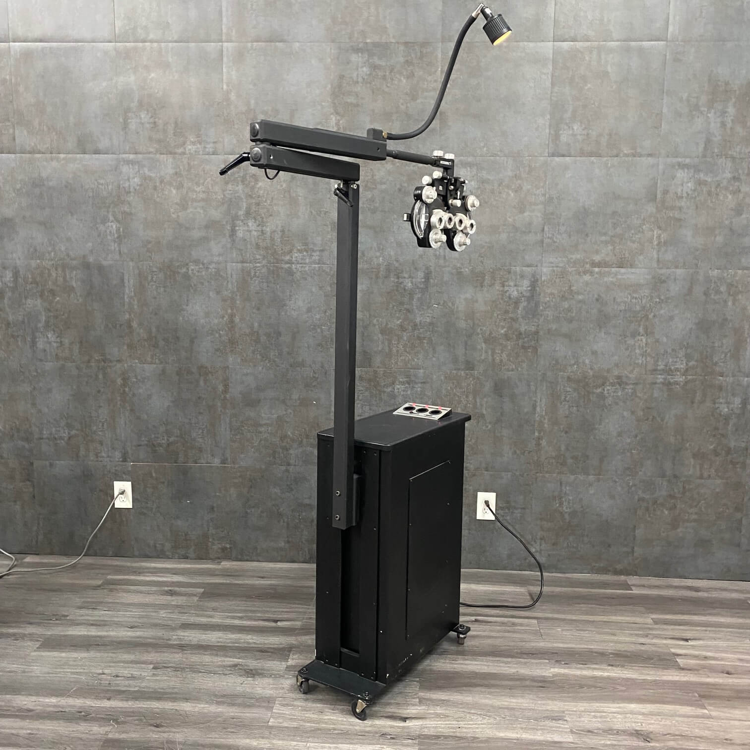 Mobile Phoropter Stand w Adjustable Height