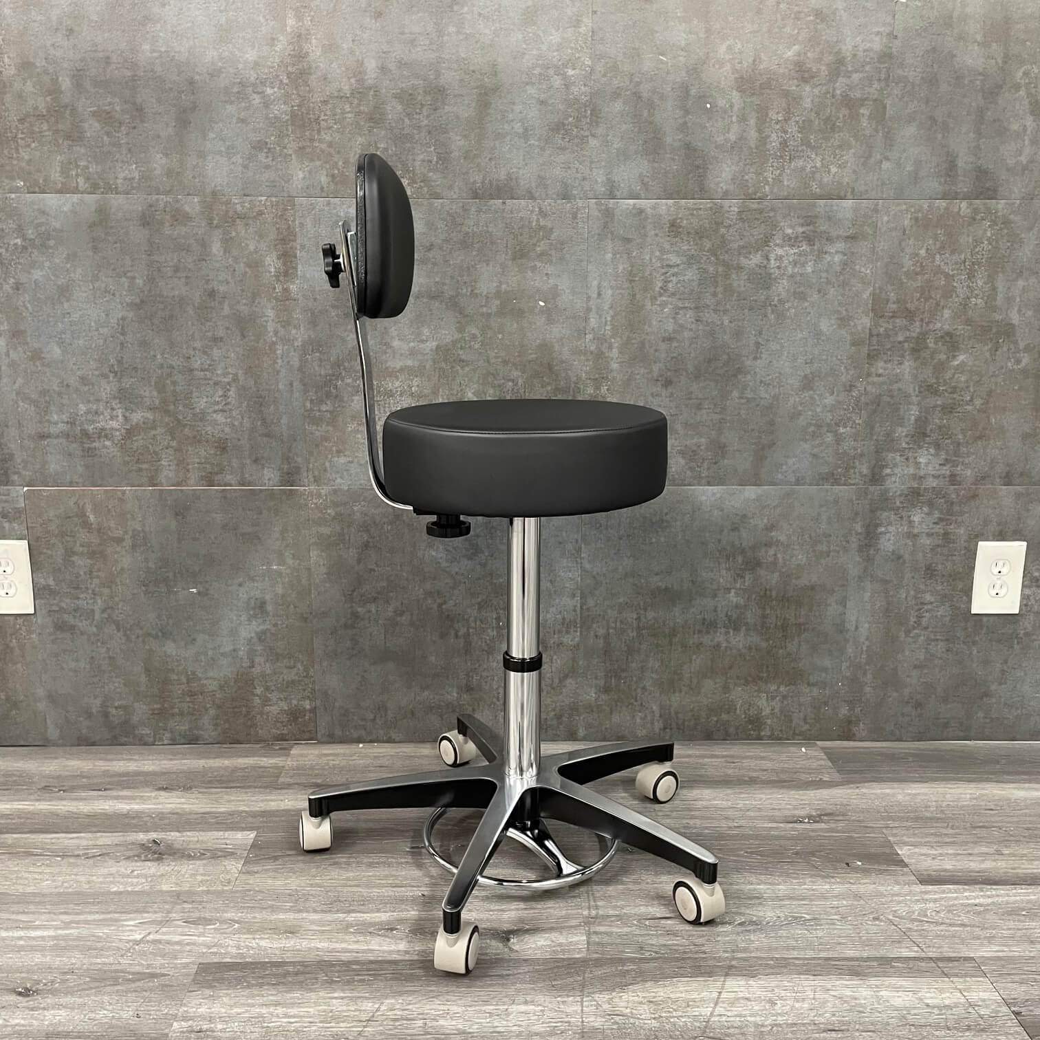 Pedigo Hydraulic Stool with 5 caster aluminum base