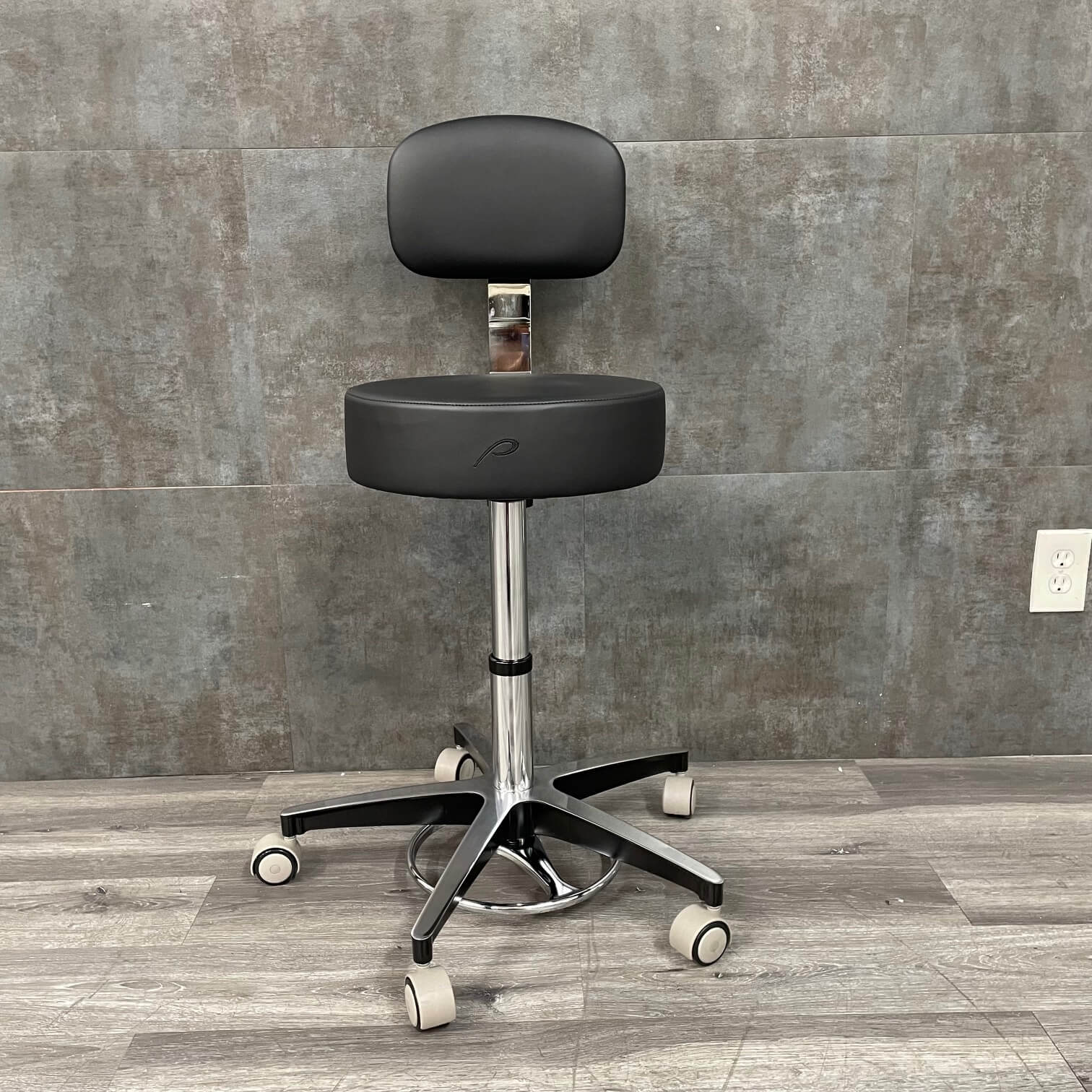 Pedigo Hydraulic Stool with 5 caster aluminum base