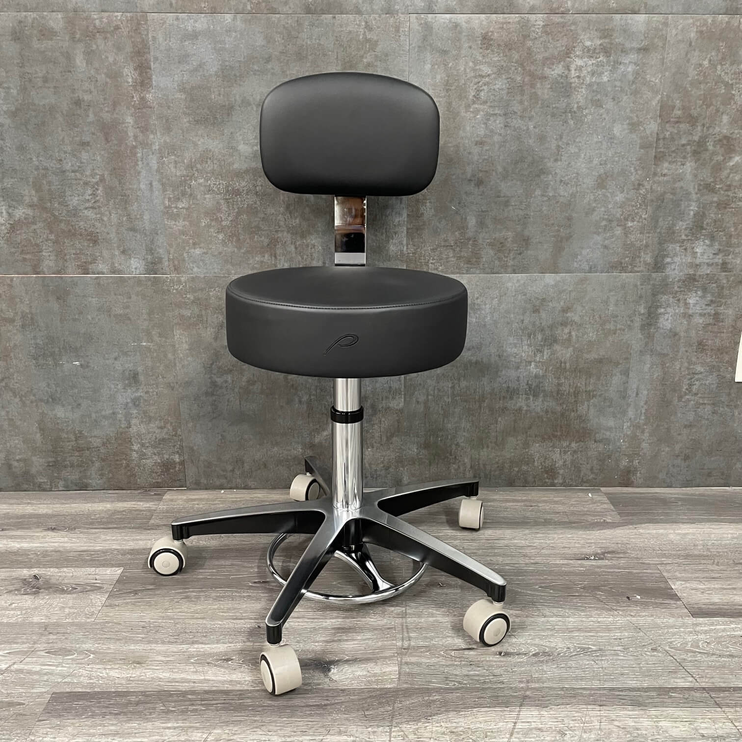 Pedigo Hydraulic Stool with 5 caster aluminum base