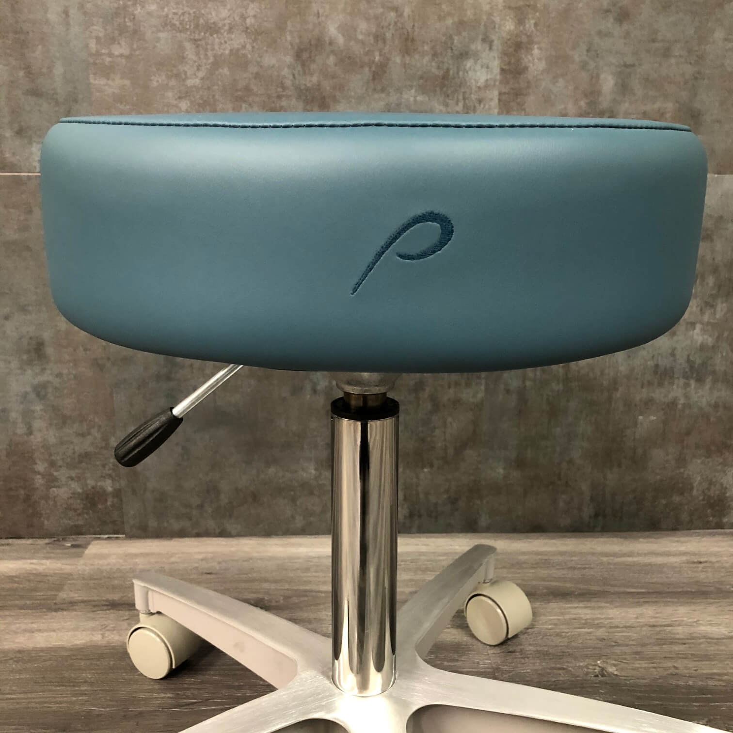 Pedigo Hydraulic Stool with 5 caster aluminum base