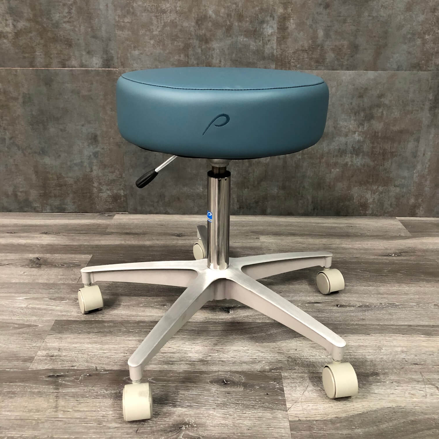 Pedigo Hydraulic Stool with 5 caster aluminum base