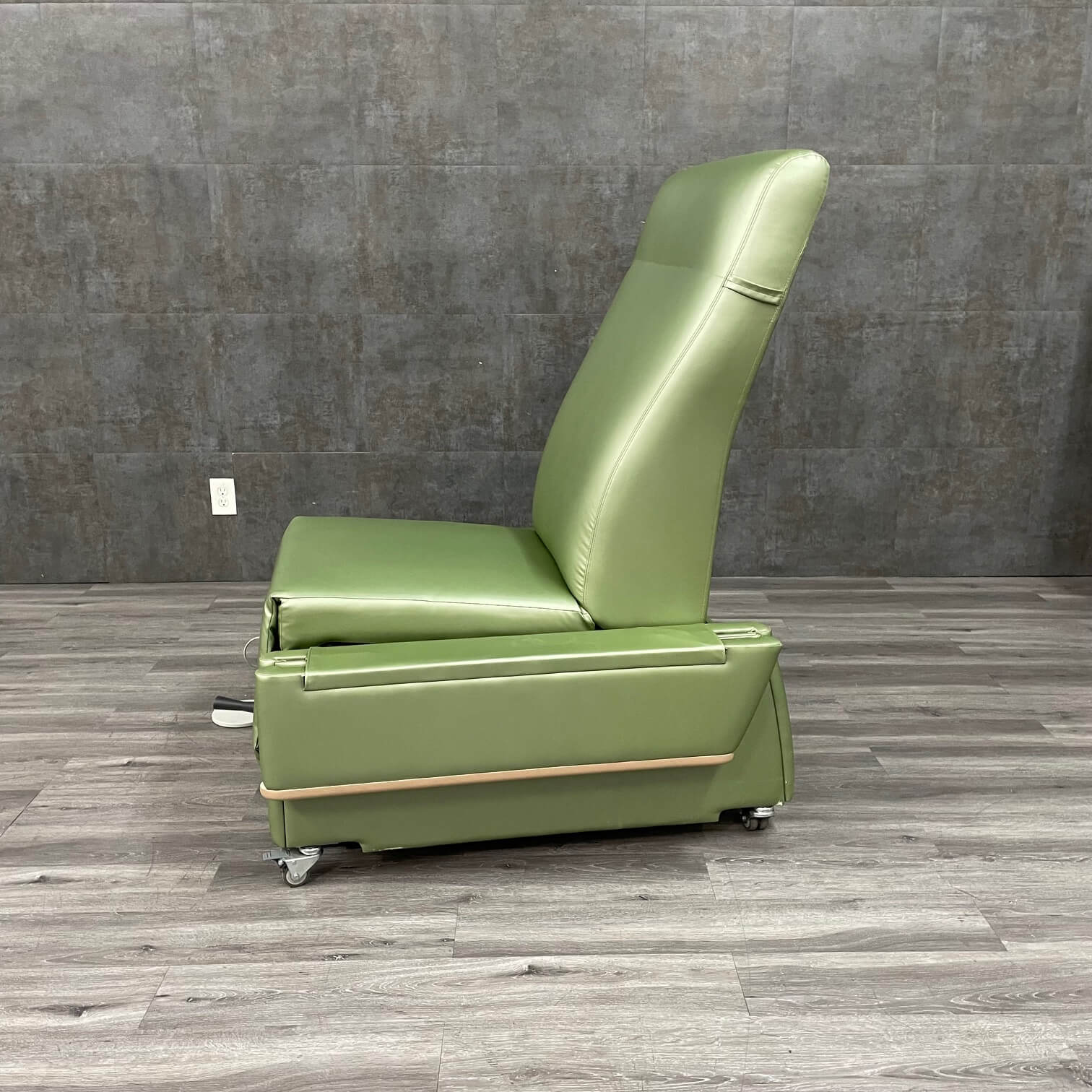 IOA Eva Sleeper Mobile Clinical Recliner - – Angelus Medical and Optical