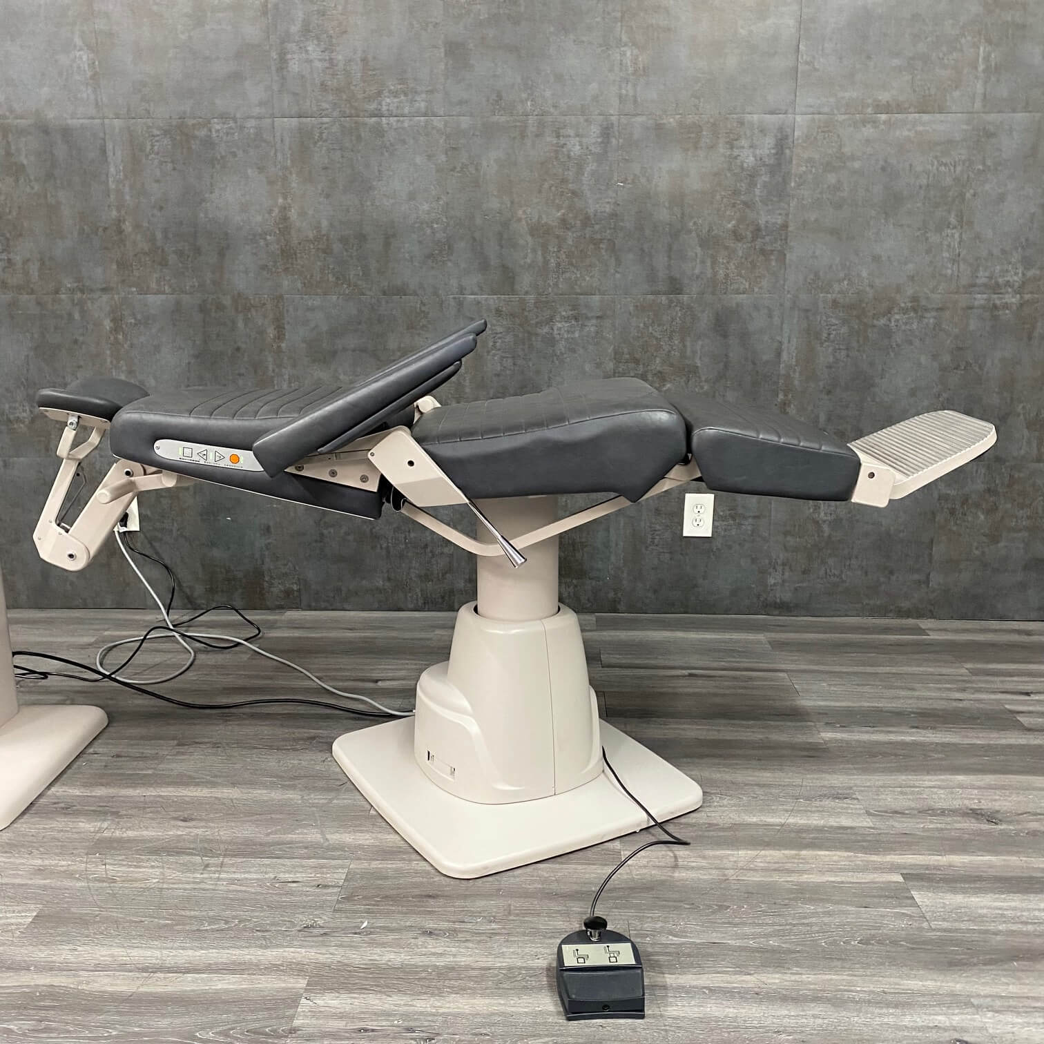 Reliance 6200 Exam Chair