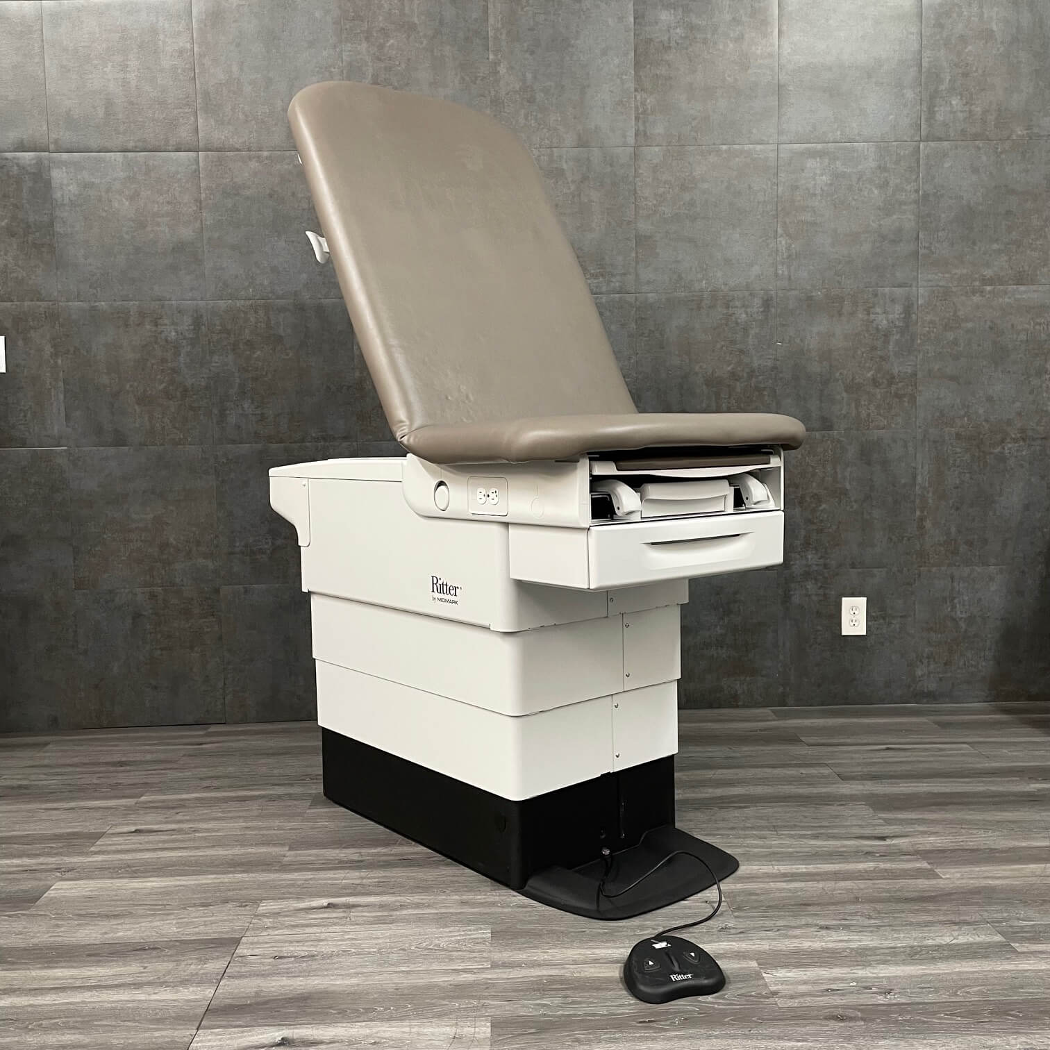 Ritter 224 Barrier-Free Examination Power Exam Table