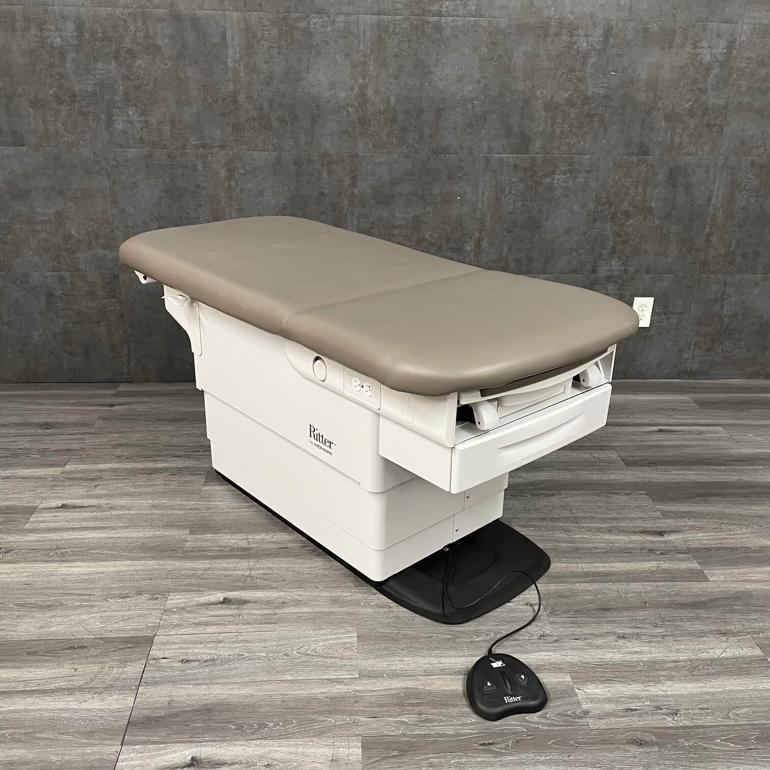 Ritter 224 Barrier-Free Examination Power Exam Table