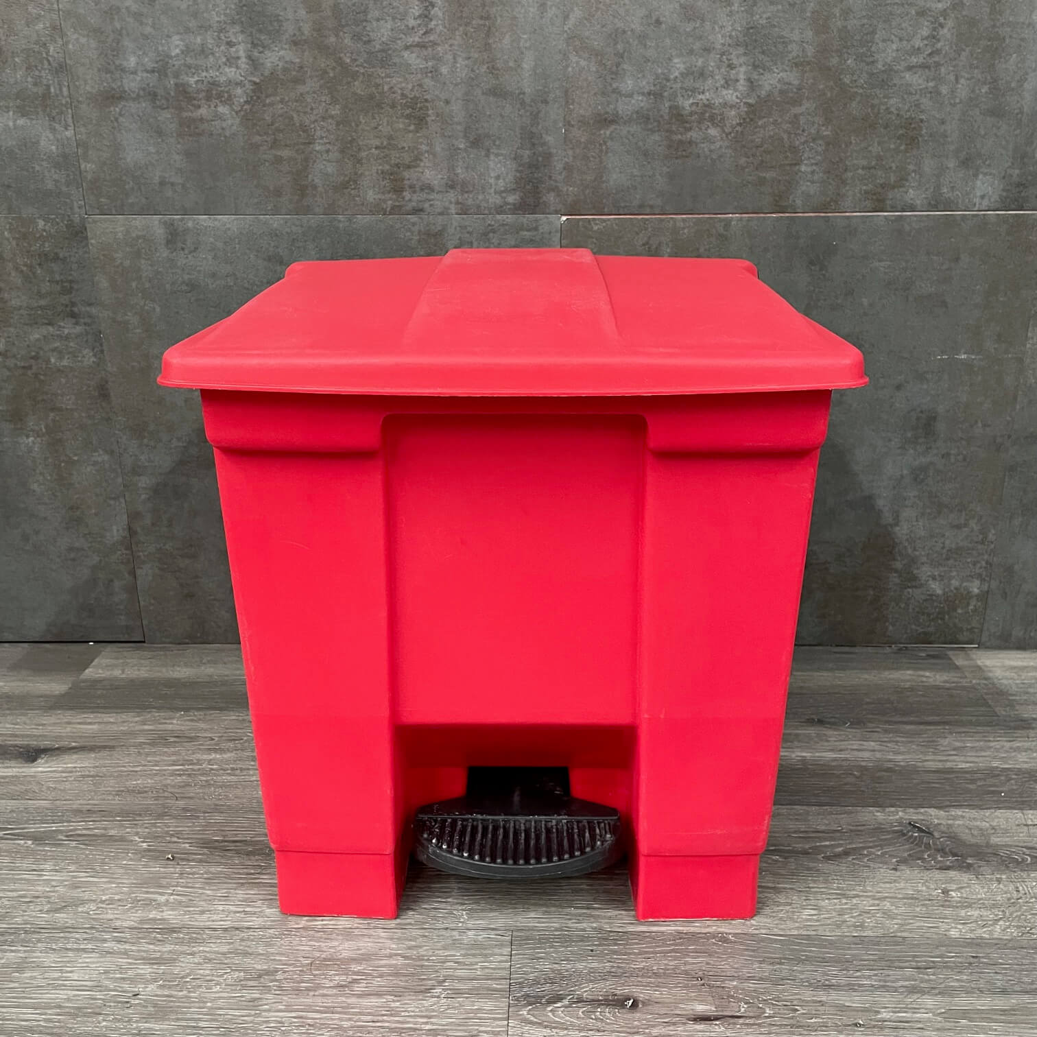 Rubbermaid Legacy Step-On Trash Can