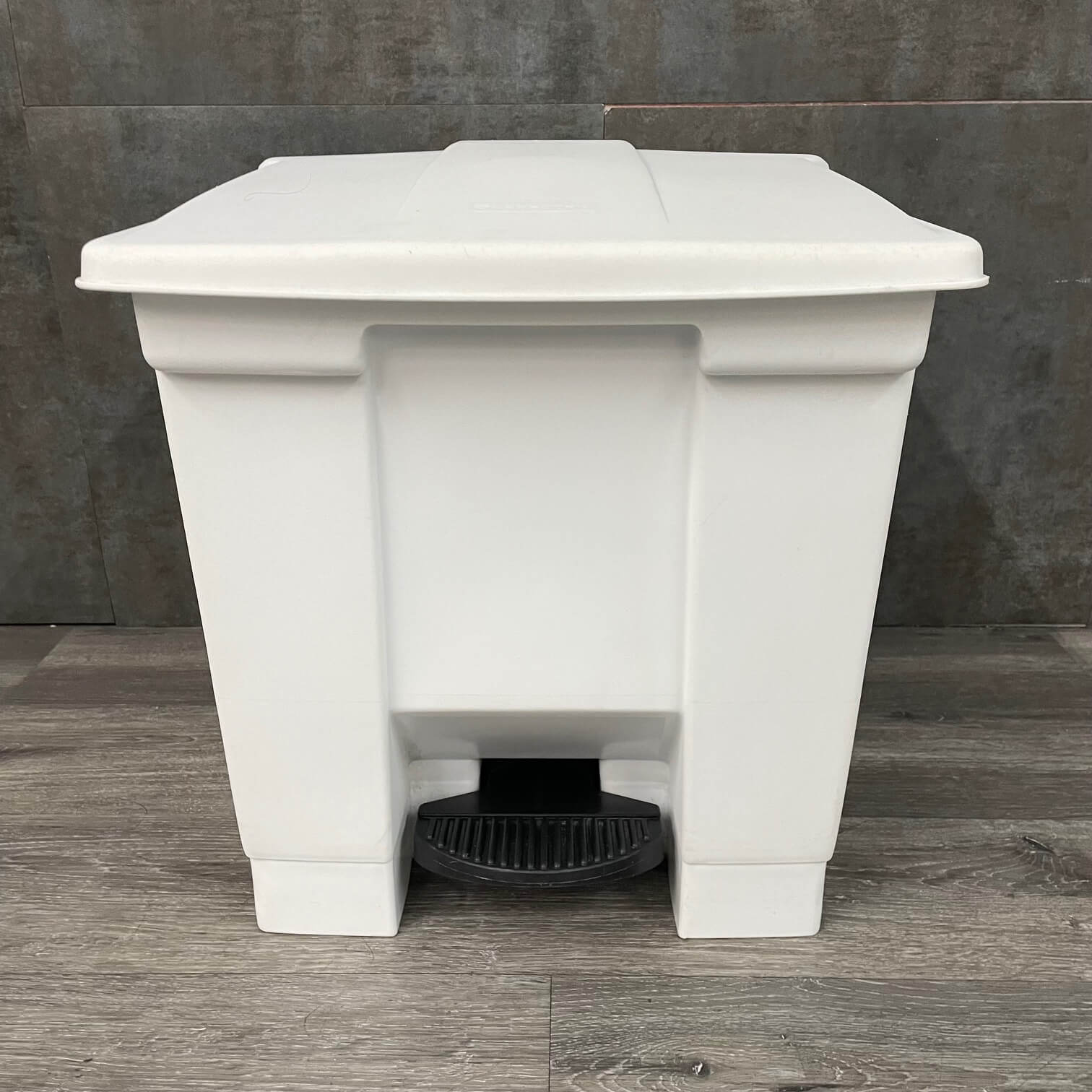 Rubbermaid Legacy Step-On Trash Can