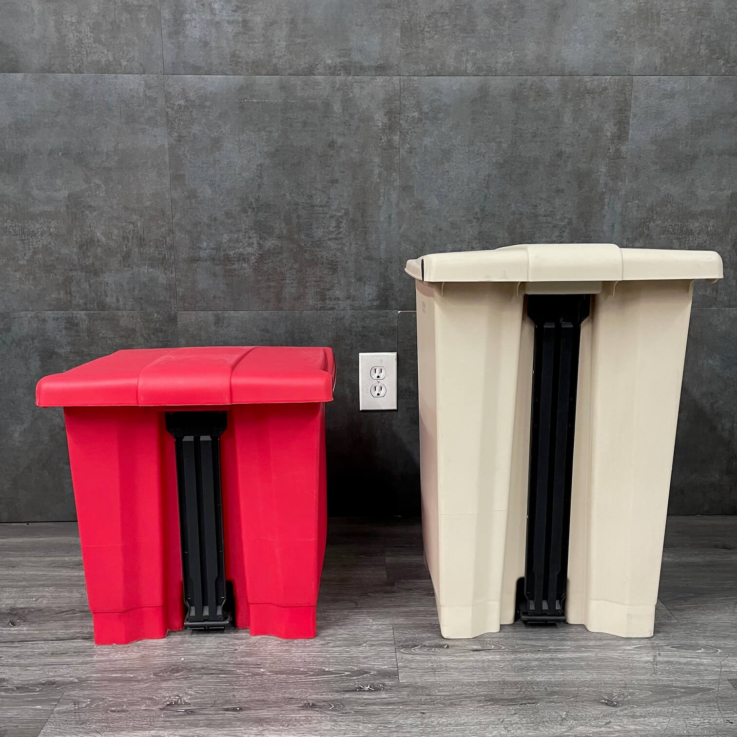 Rubbermaid Legacy Step-On Trash Can