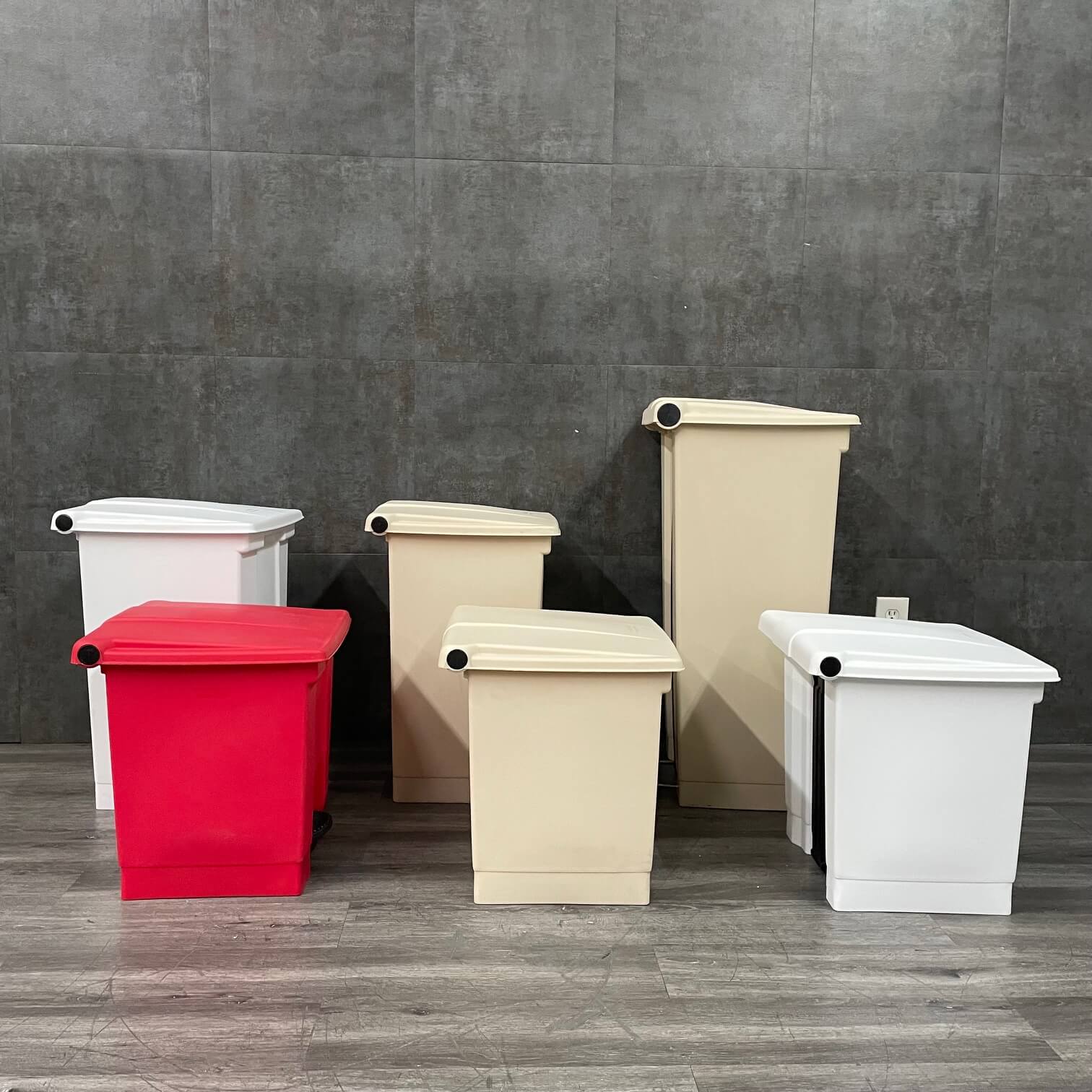 Rubbermaid Legacy Step-On Trash Can