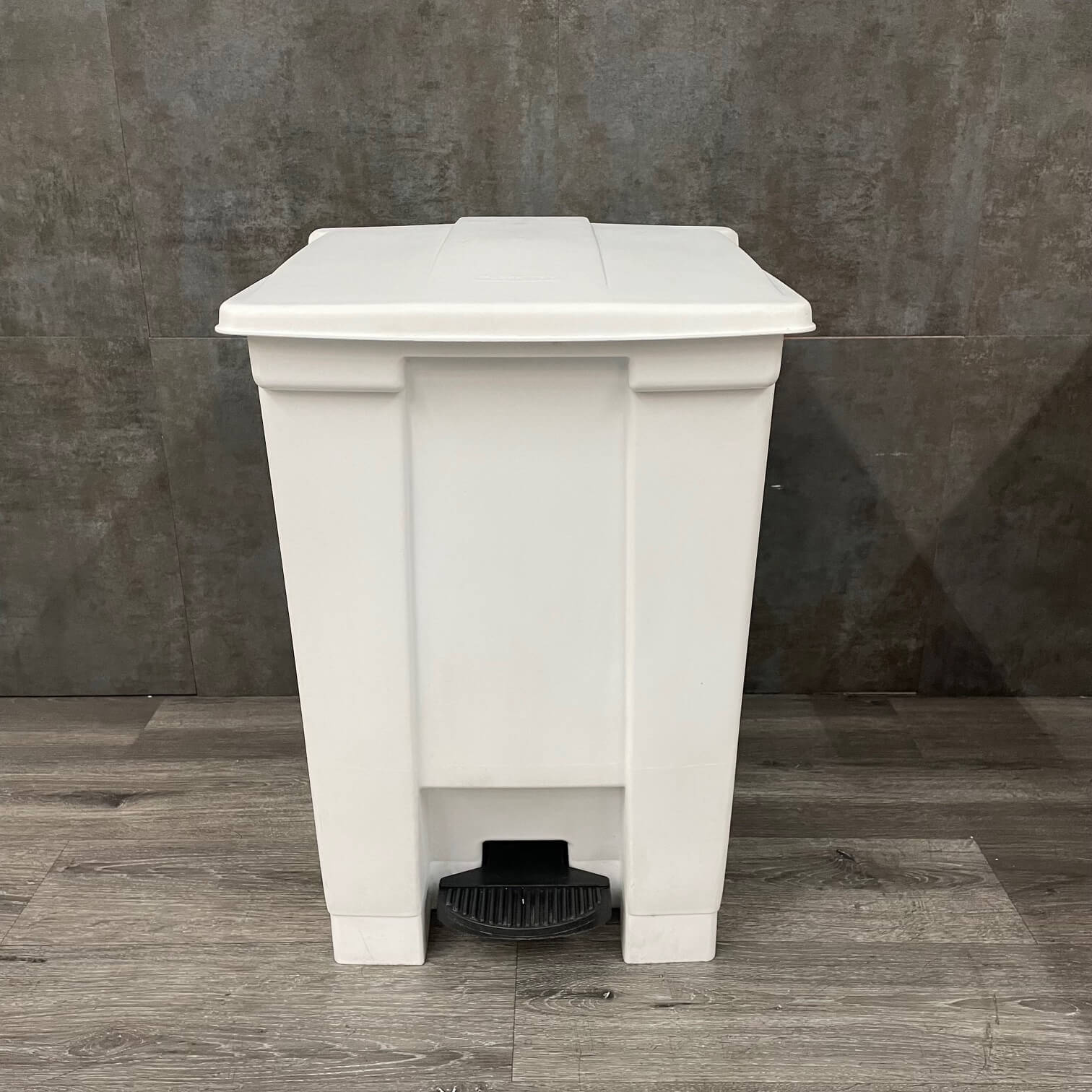 Rubbermaid Legacy Step-On Trash Can