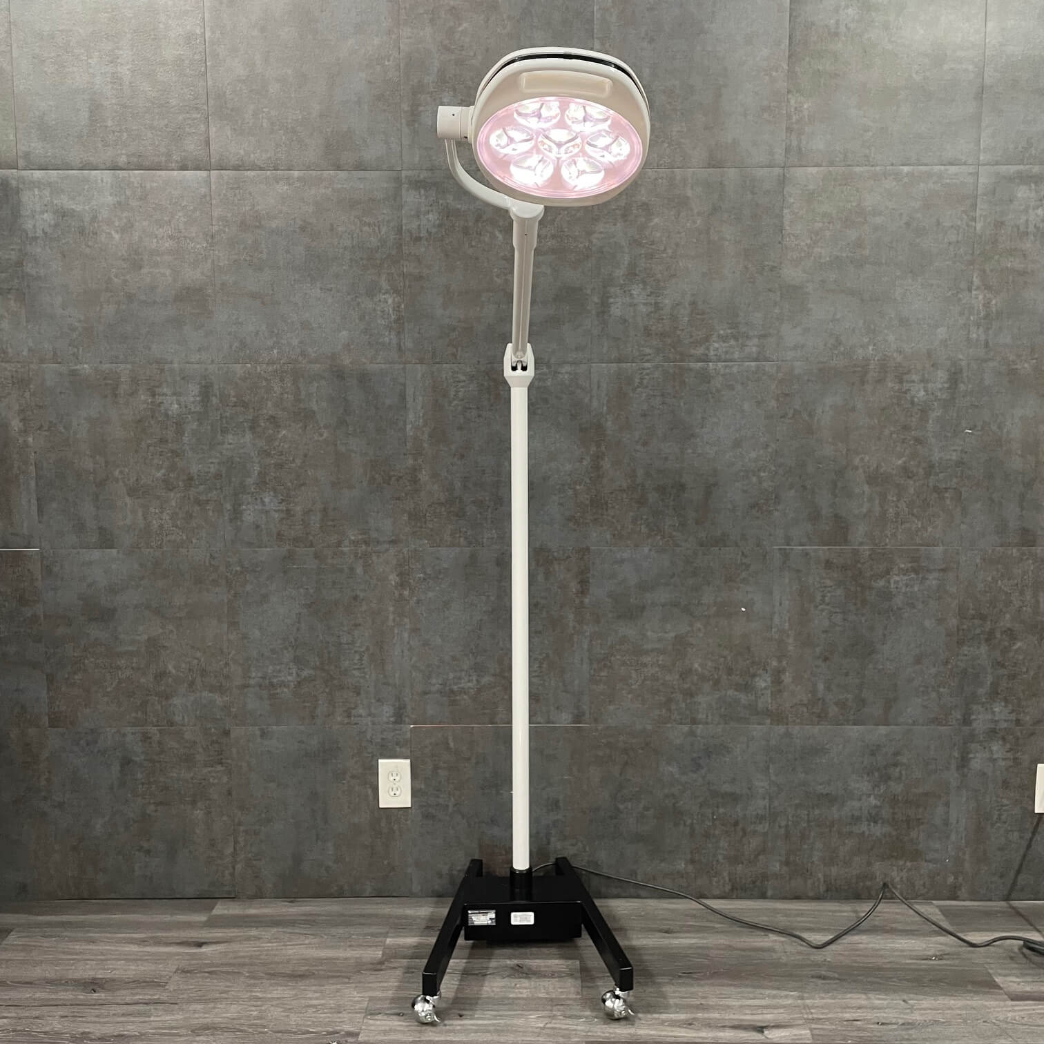 Skytron Spectra AUT1 Exam Light – Angelus Medical and Optical