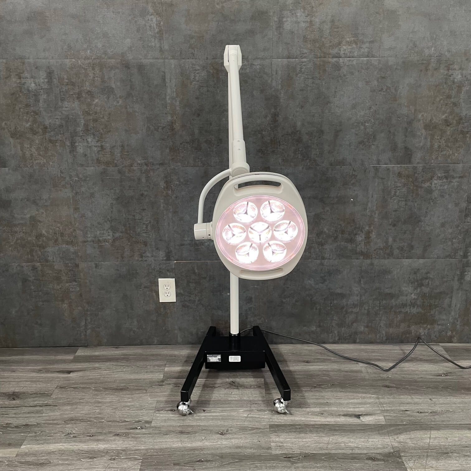 Skytron Spectra AUT1 Exam Light – Angelus Medical and Optical