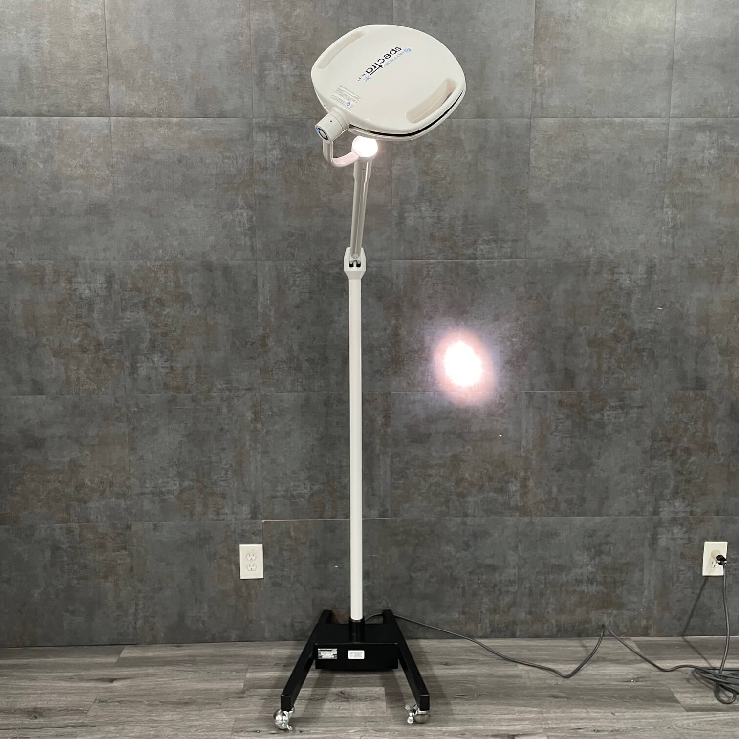 Skytron Spectra AUT1 Exam Light – Angelus Medical and Optical