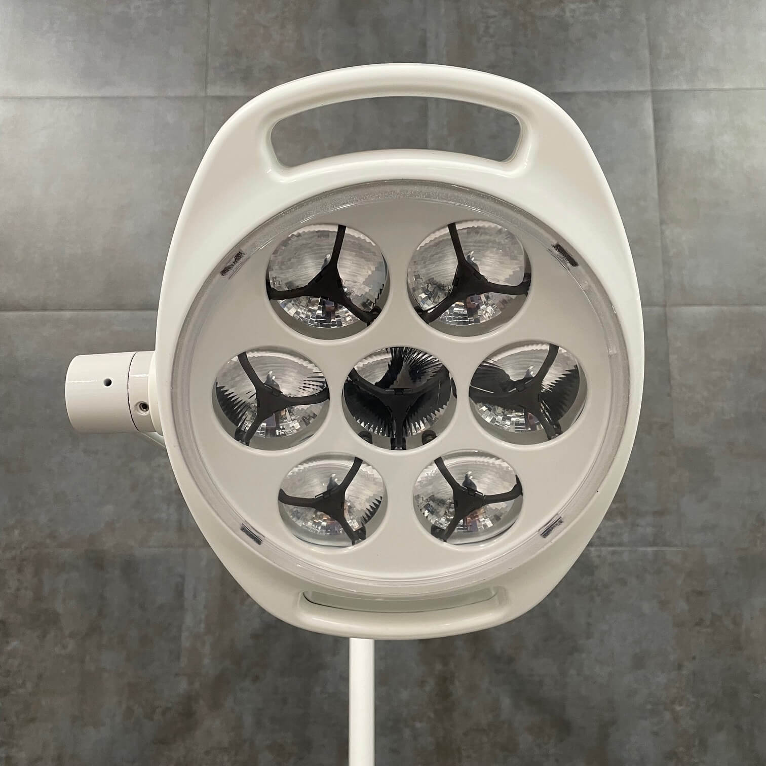 Skytron Spectra AUT1 Exam Light – Angelus Medical and Optical