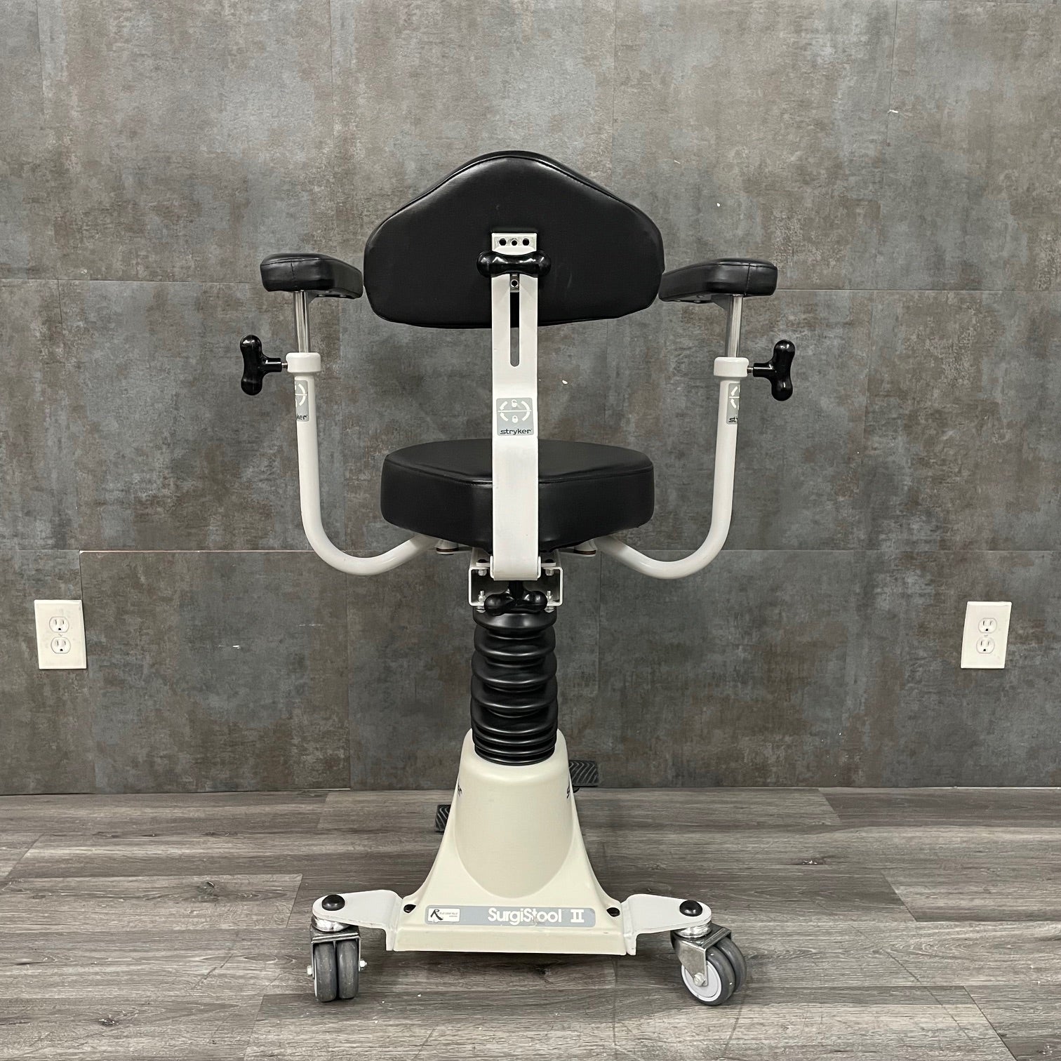 Stryker 830 Surgistool w Armrests