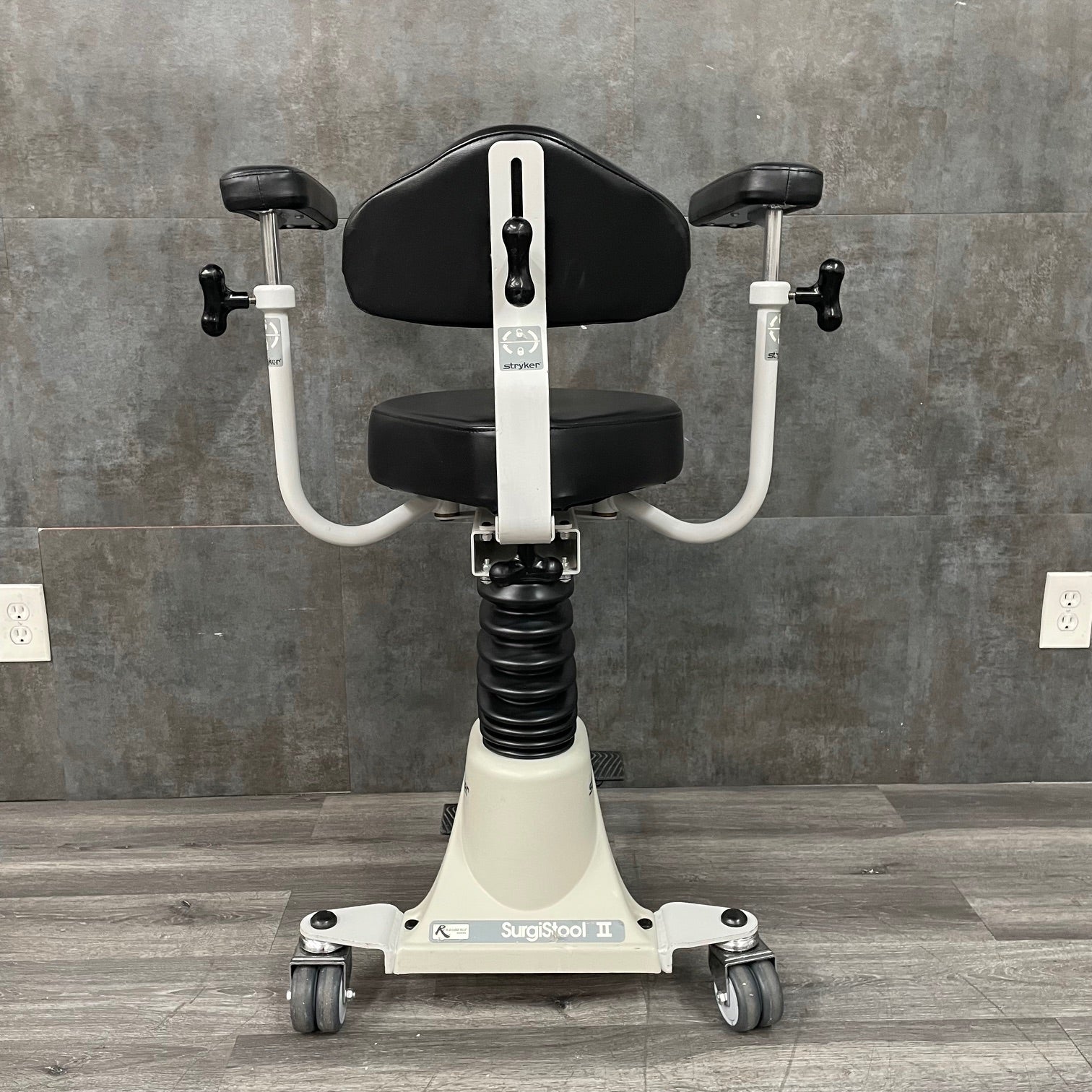 Stryker 830 Surgistool w Armrests