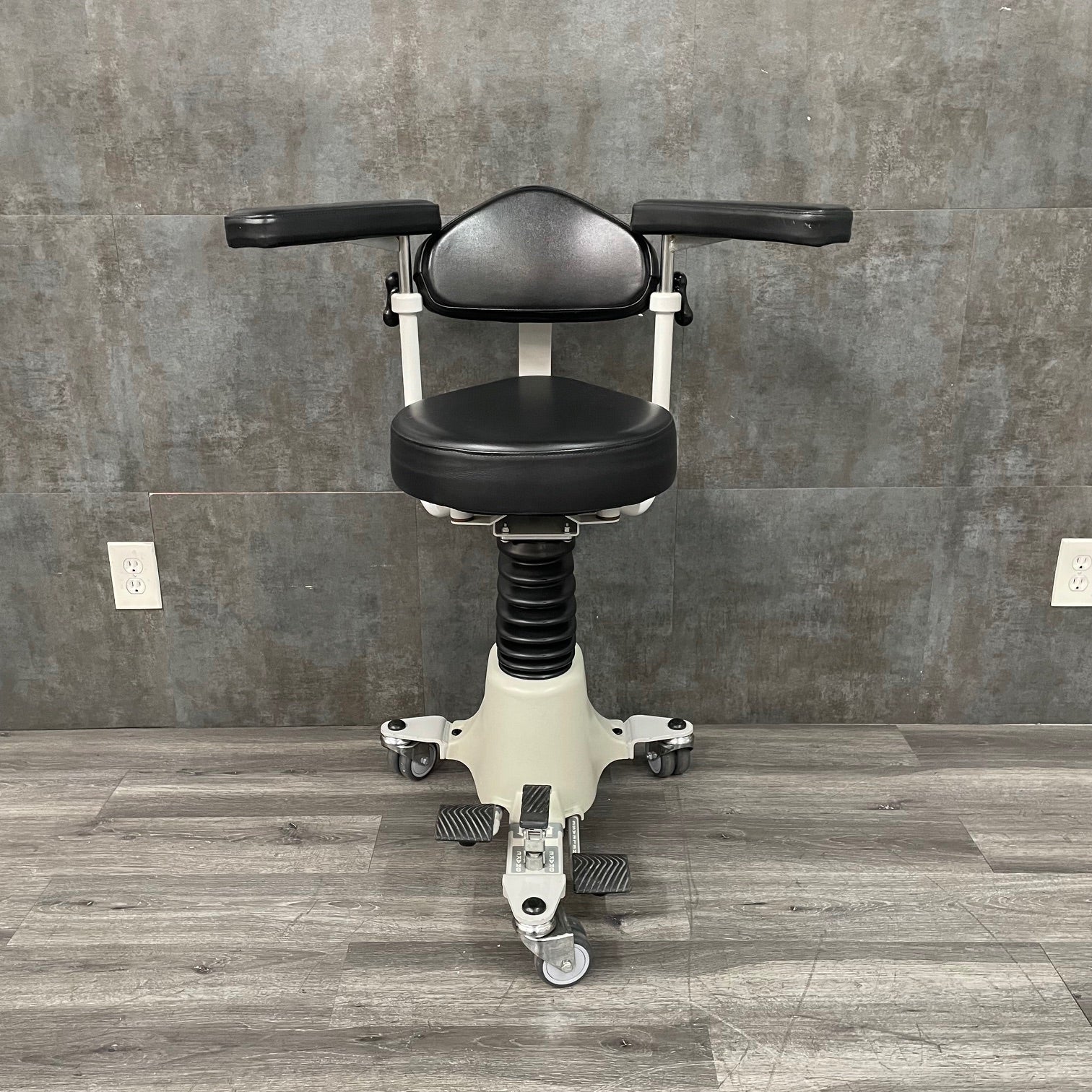 Stryker 830 Surgistool w Armrests