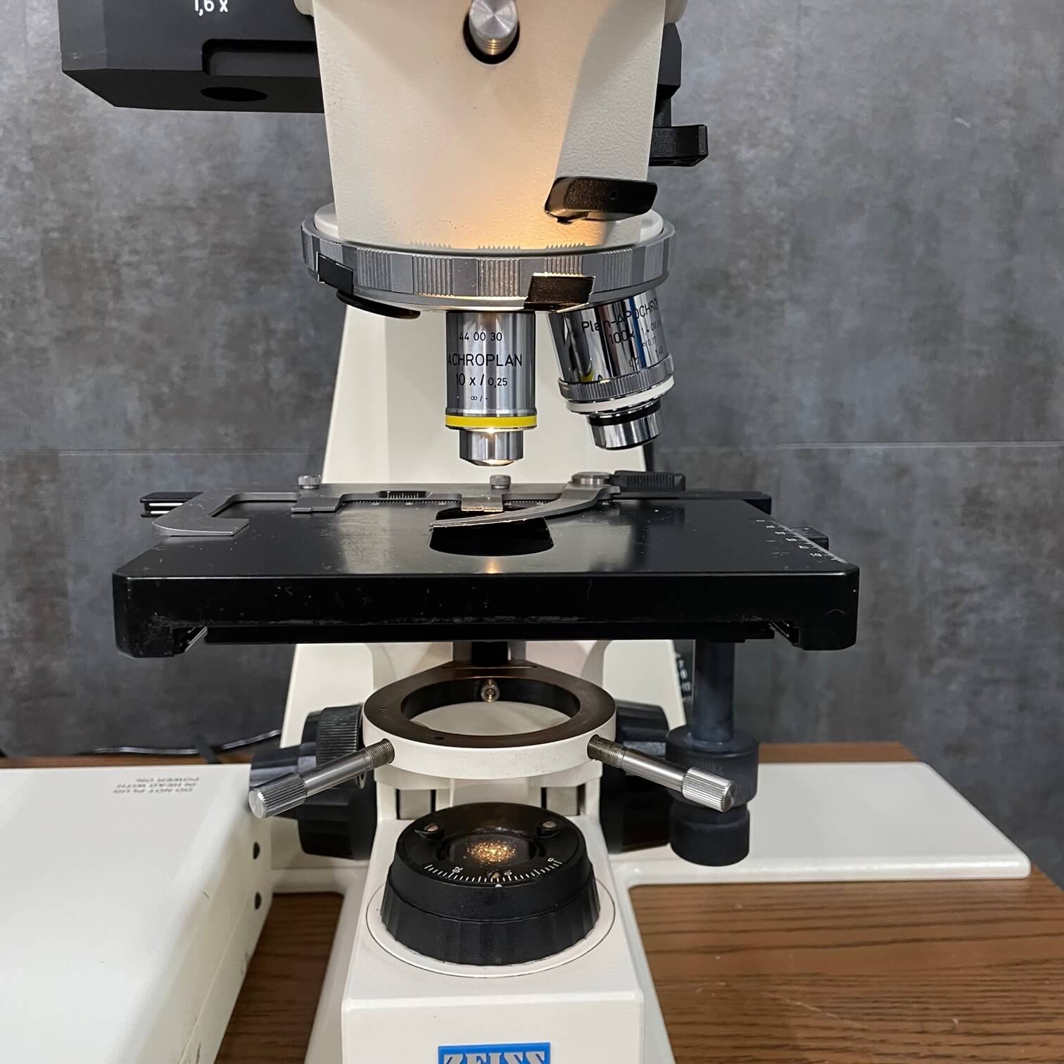 Zeiss Axioskop Microscope w Optronics LX-450Z Controler