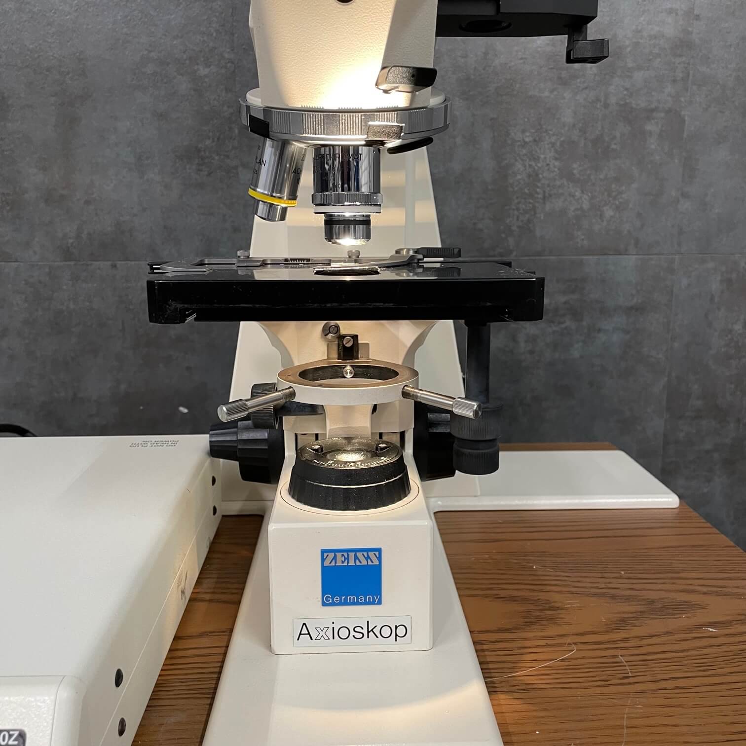 Zeiss Axioskop Microscope w Optronics LX-450Z Controler