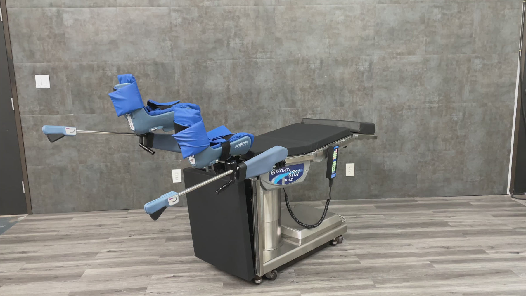 Skytron 6701 Surgical Table | Operating Table