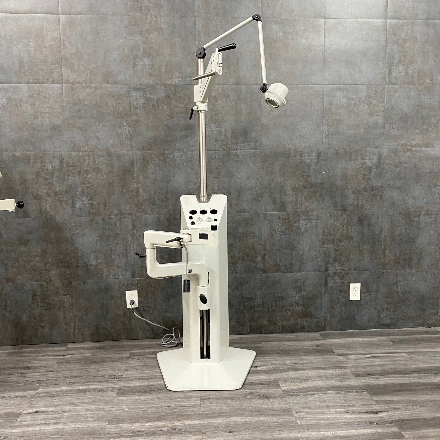 Woodlyn Optical Instrument Stand
