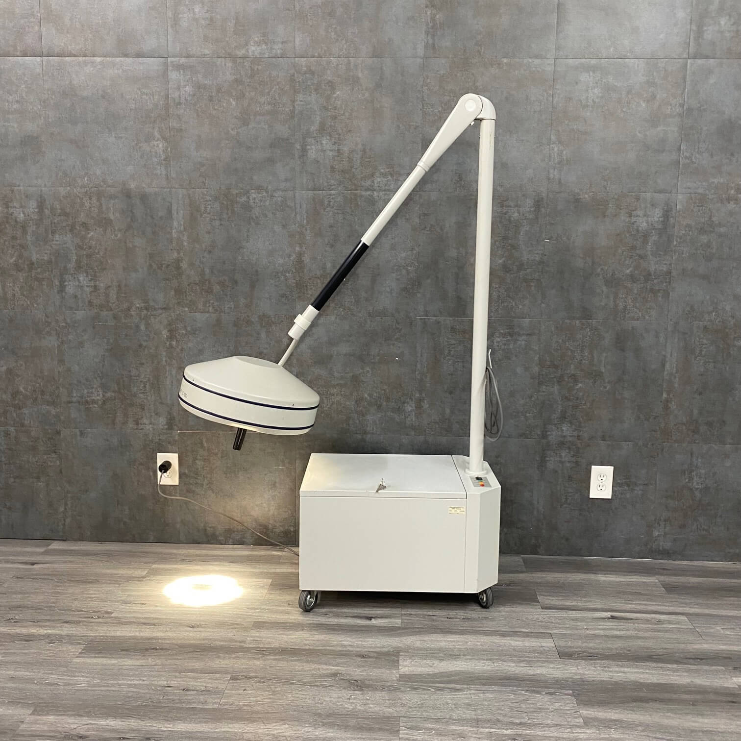Birchtold Chromophare C 452 Mobile Surgical Light