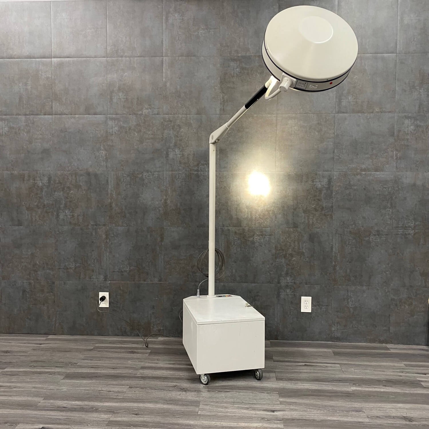 Birchtold Chromophare C 452 Mobile Surgical Light - – Angelus Medical ...