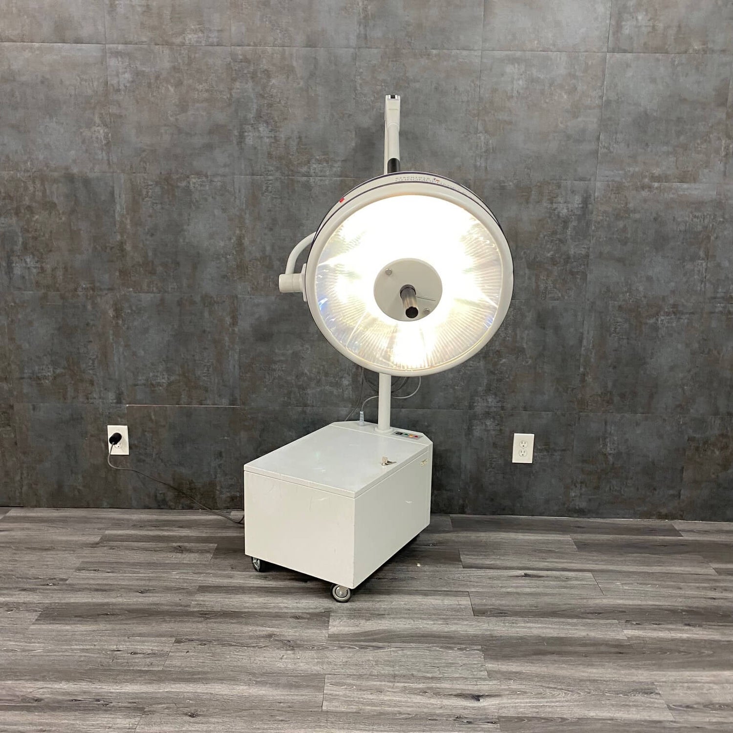 Birchtold Chromophare C 452 Mobile Surgical Light - – Angelus Medical ...