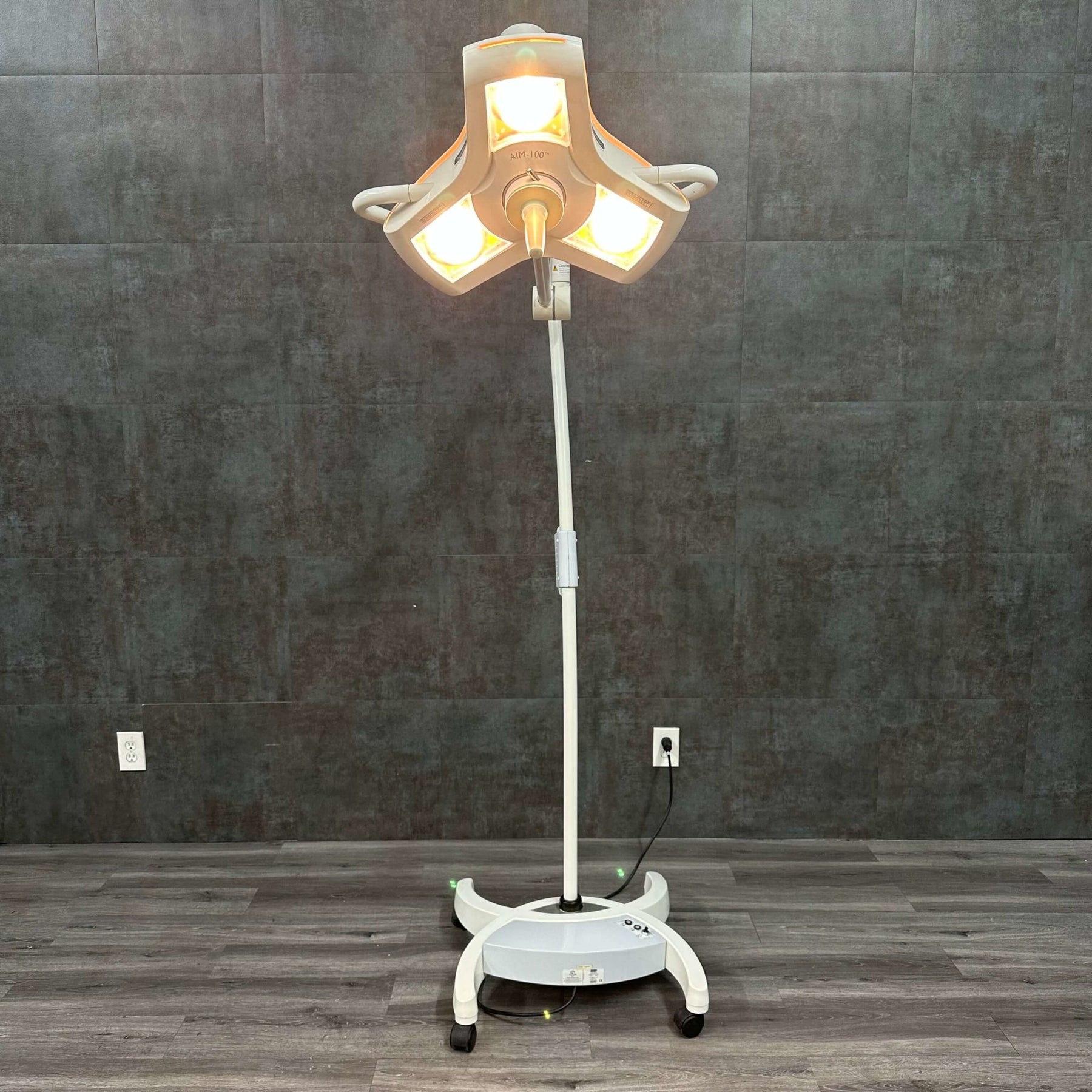 Burton AIM 100 Surgical Light - Burton Lighting