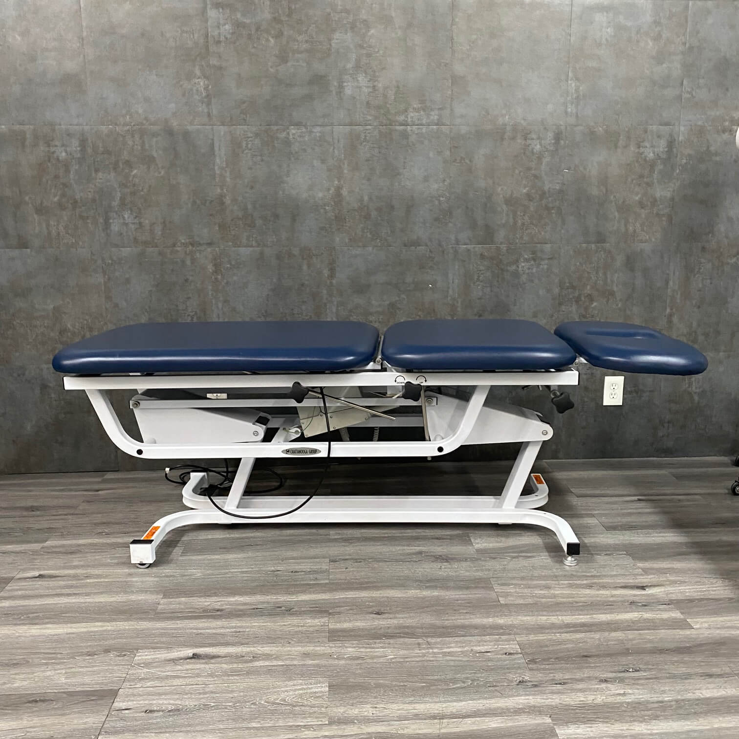 Chattanooga ADP 300 Hi-Lo Table