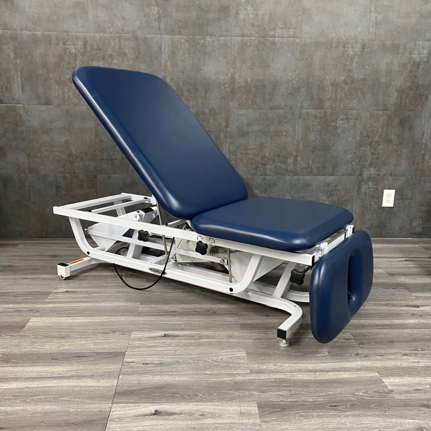 Chattanooga ADP 300 Hi-Lo Table