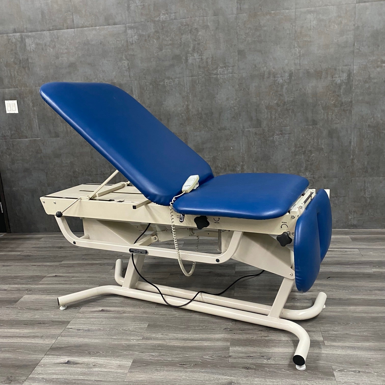Chattanooga ADP 300 Hi-Lo Table