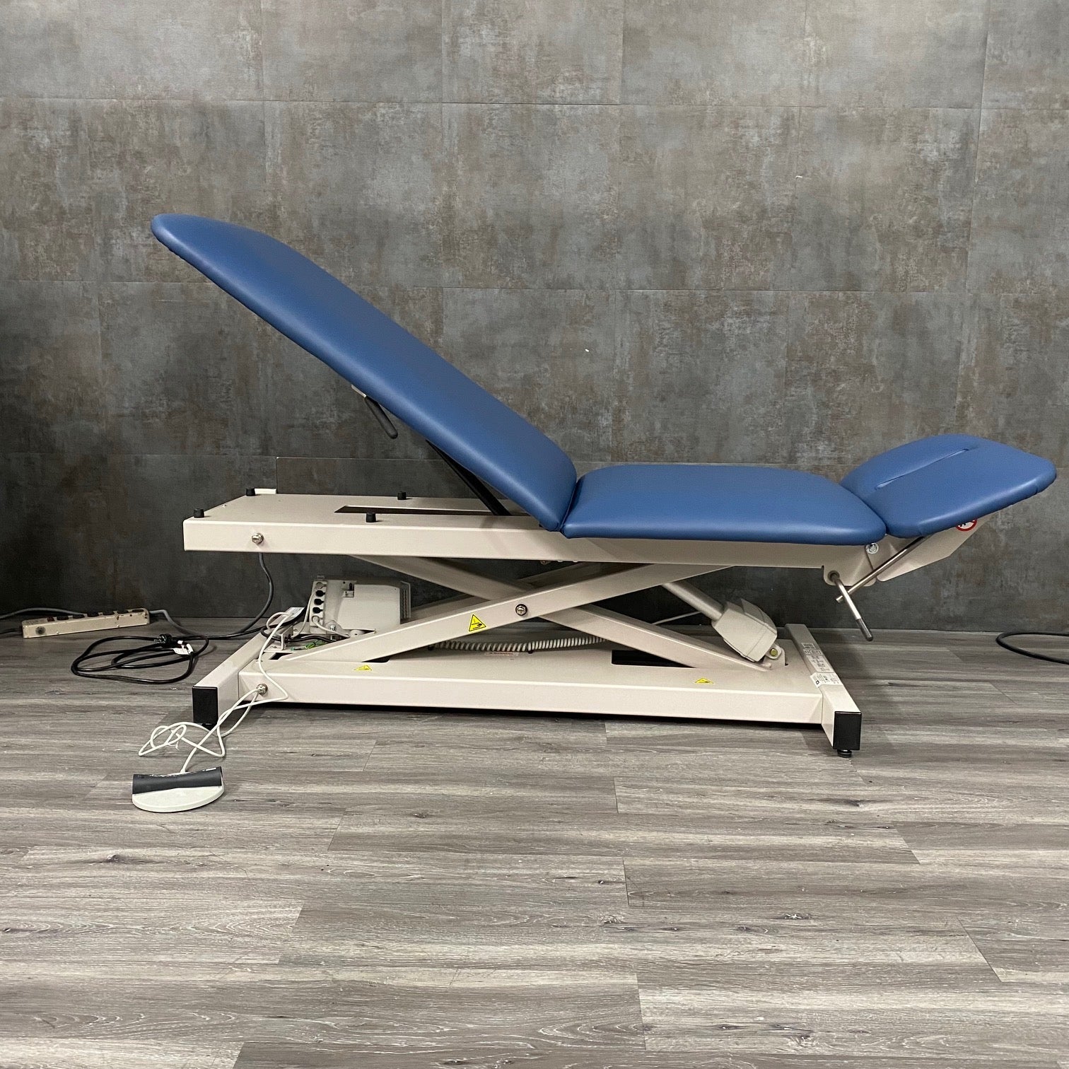 Clinton 8033 Power Treatment Table - Clinton