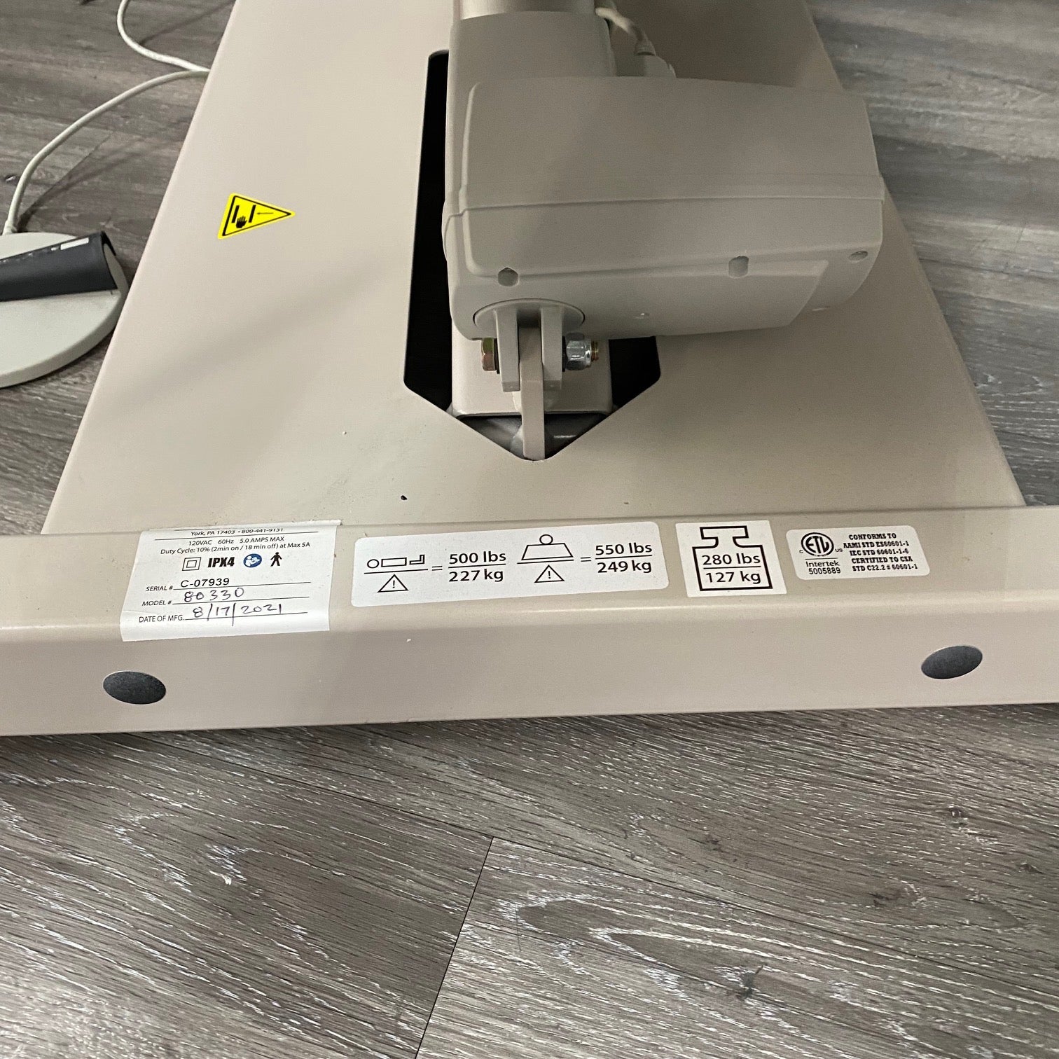 Clinton 8033 Power Treatment Table