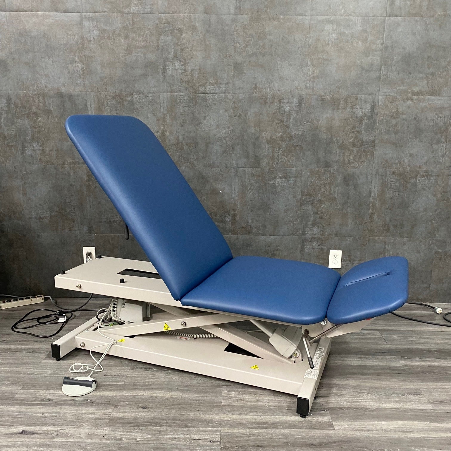 Clinton 8033 Power Treatment Table - Clinton