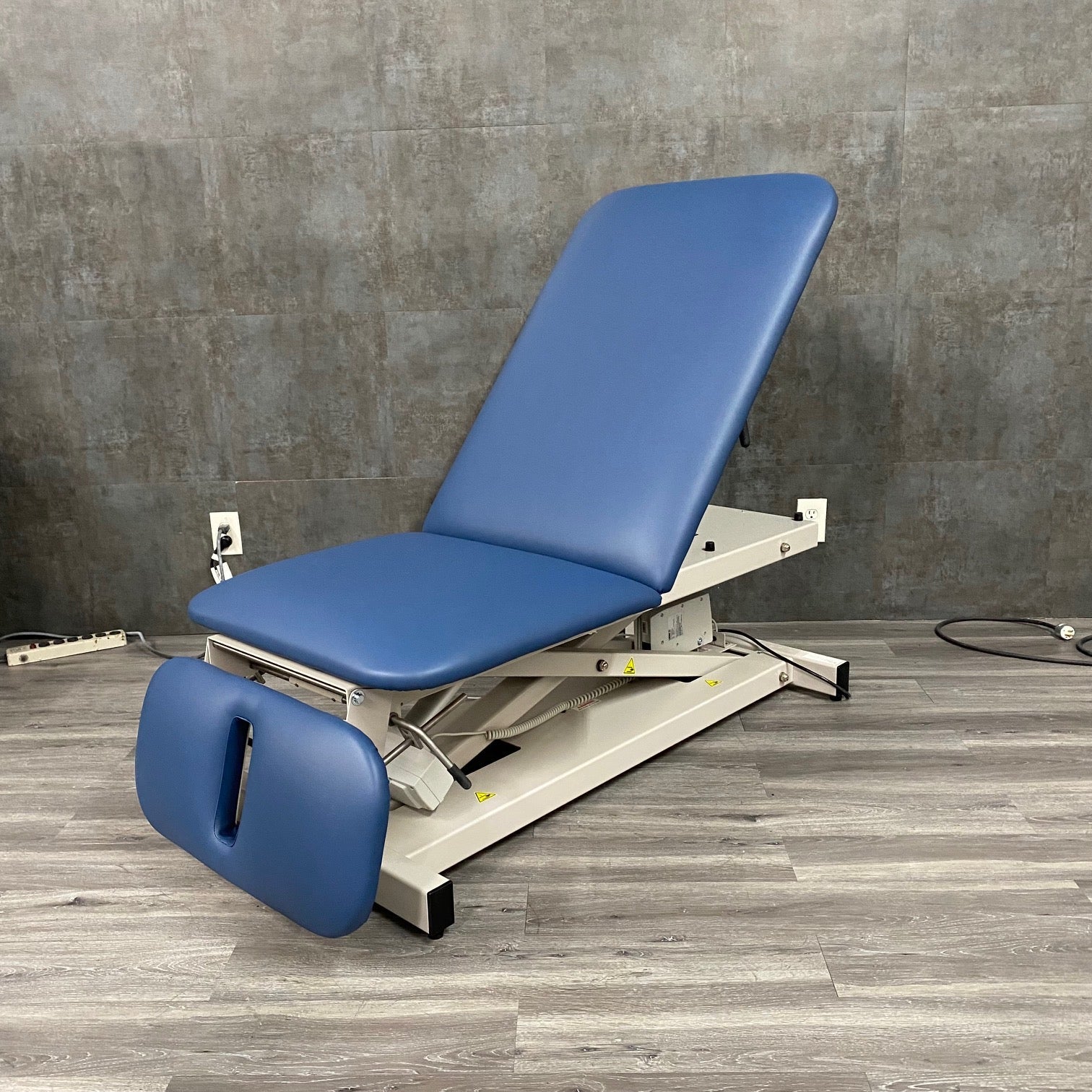 Clinton 8033 Power Treatment Table