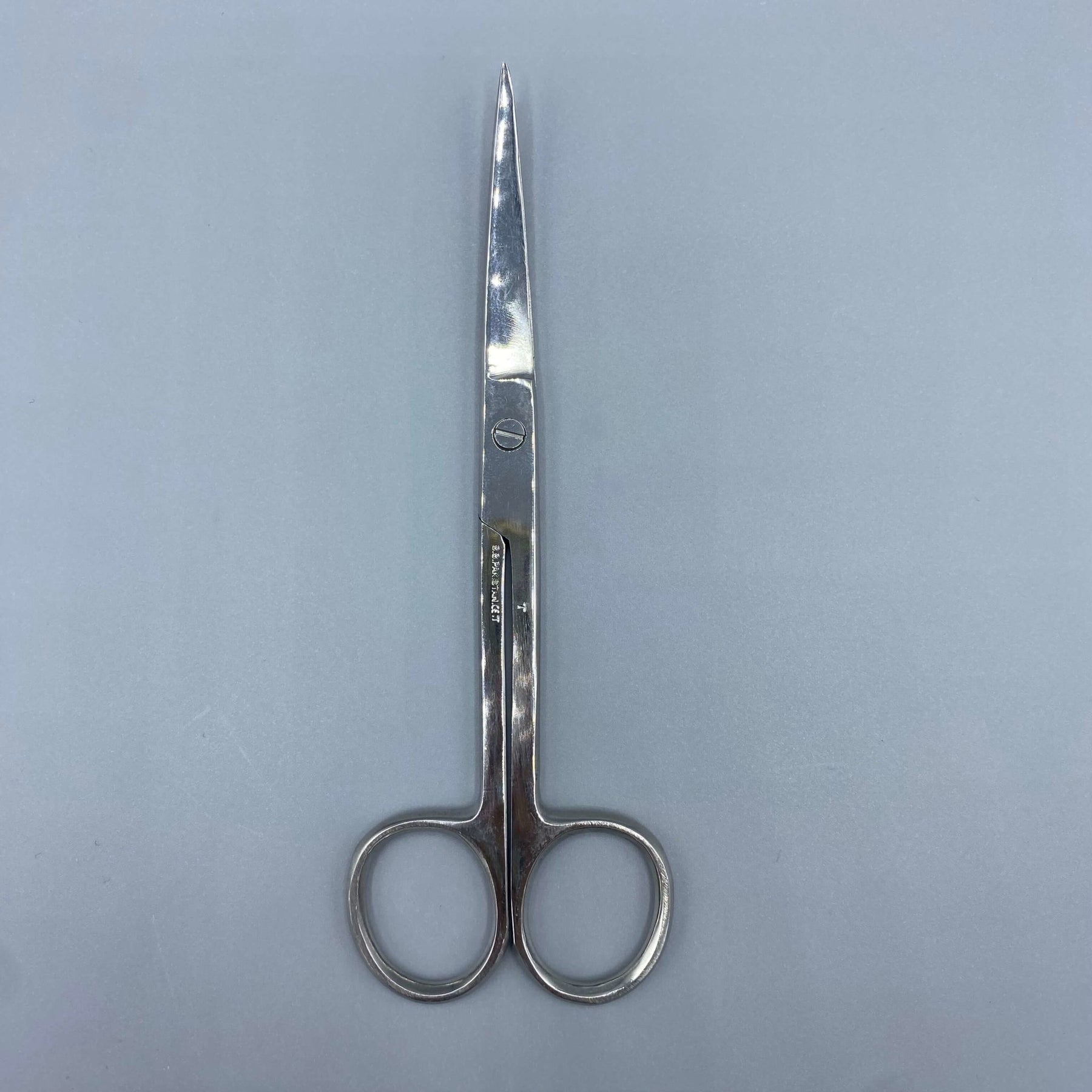 Crown Operating Room Scissor Sharp/sharp curved