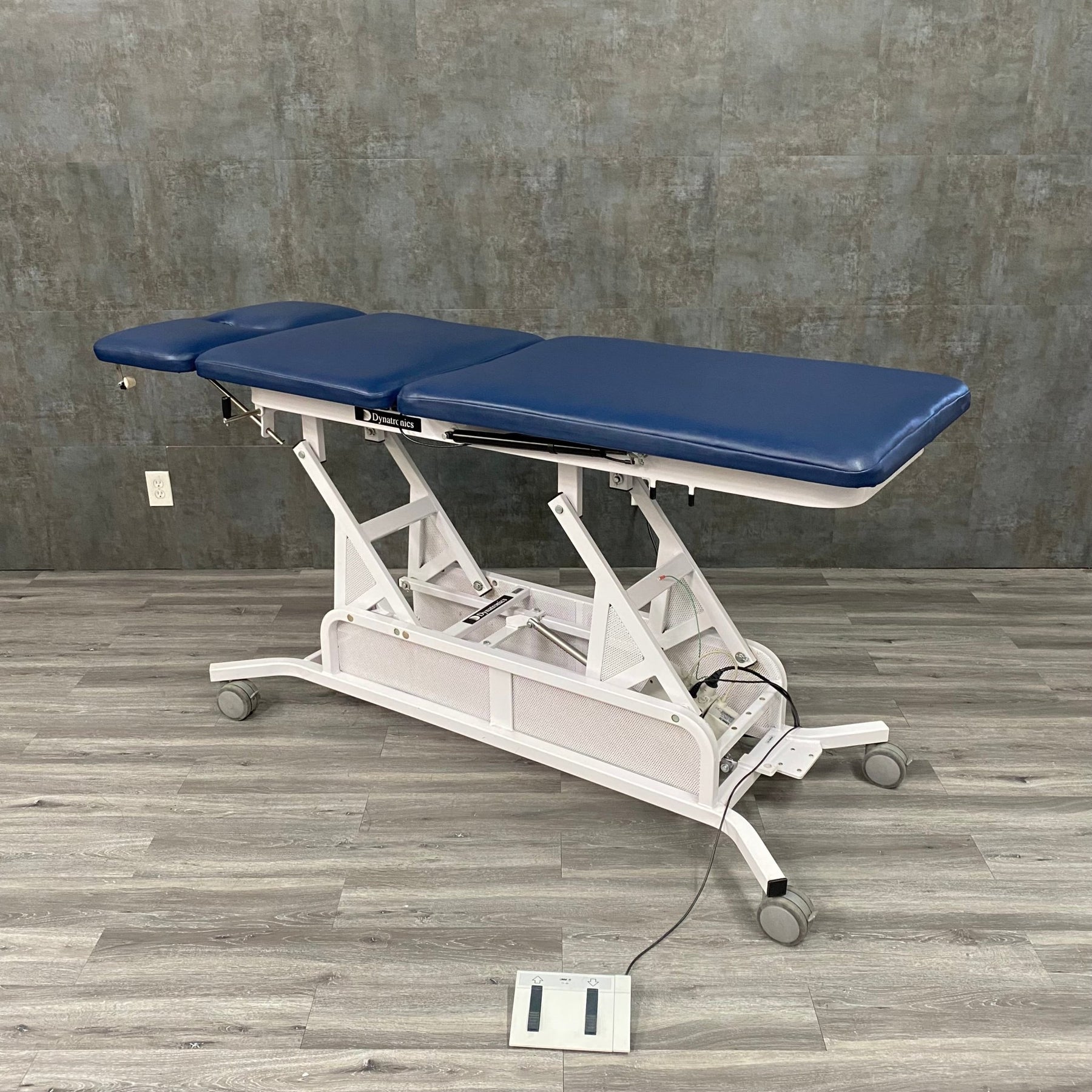 Dynatron Electric Hi Lo 3 Section Table (Refurbished)