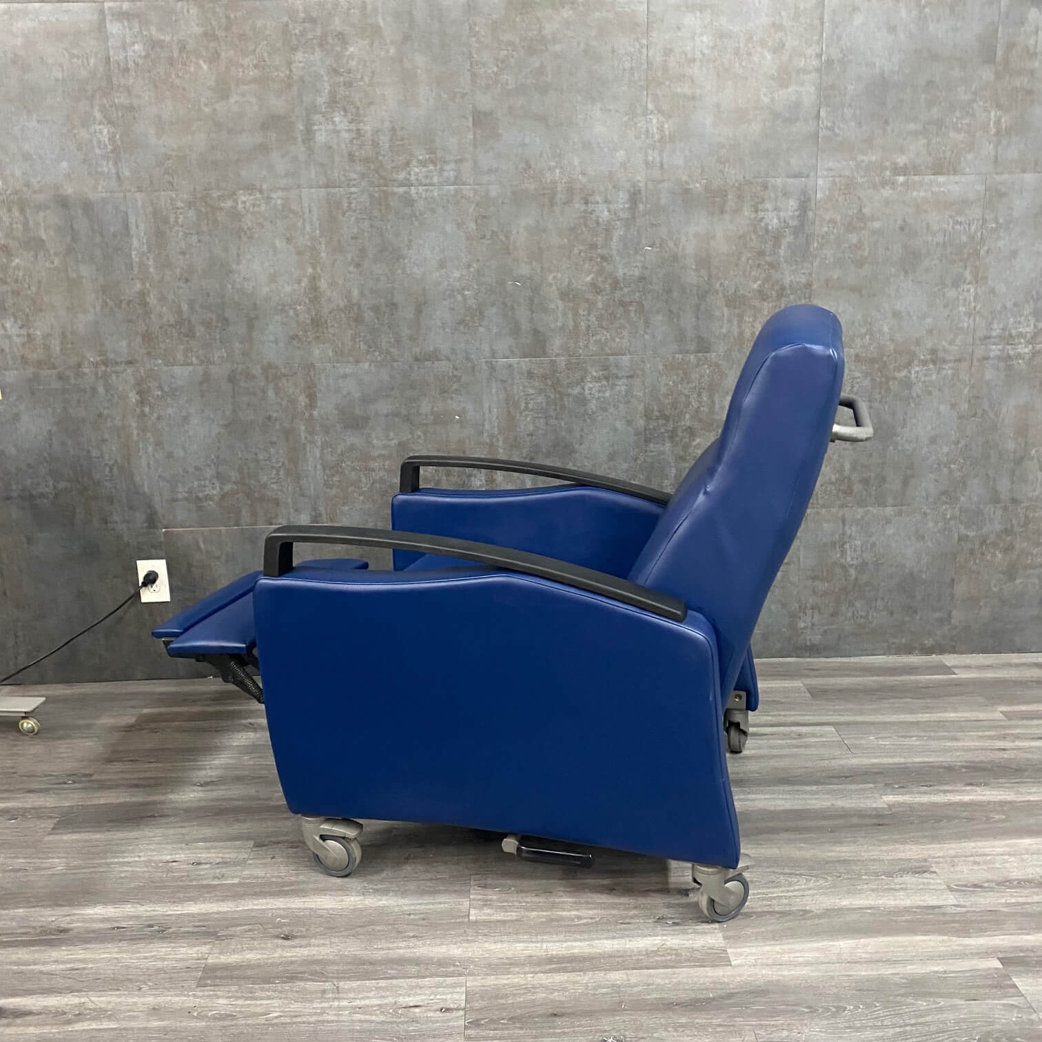 Heavy Duty Medical Recliner / Infusion Chair